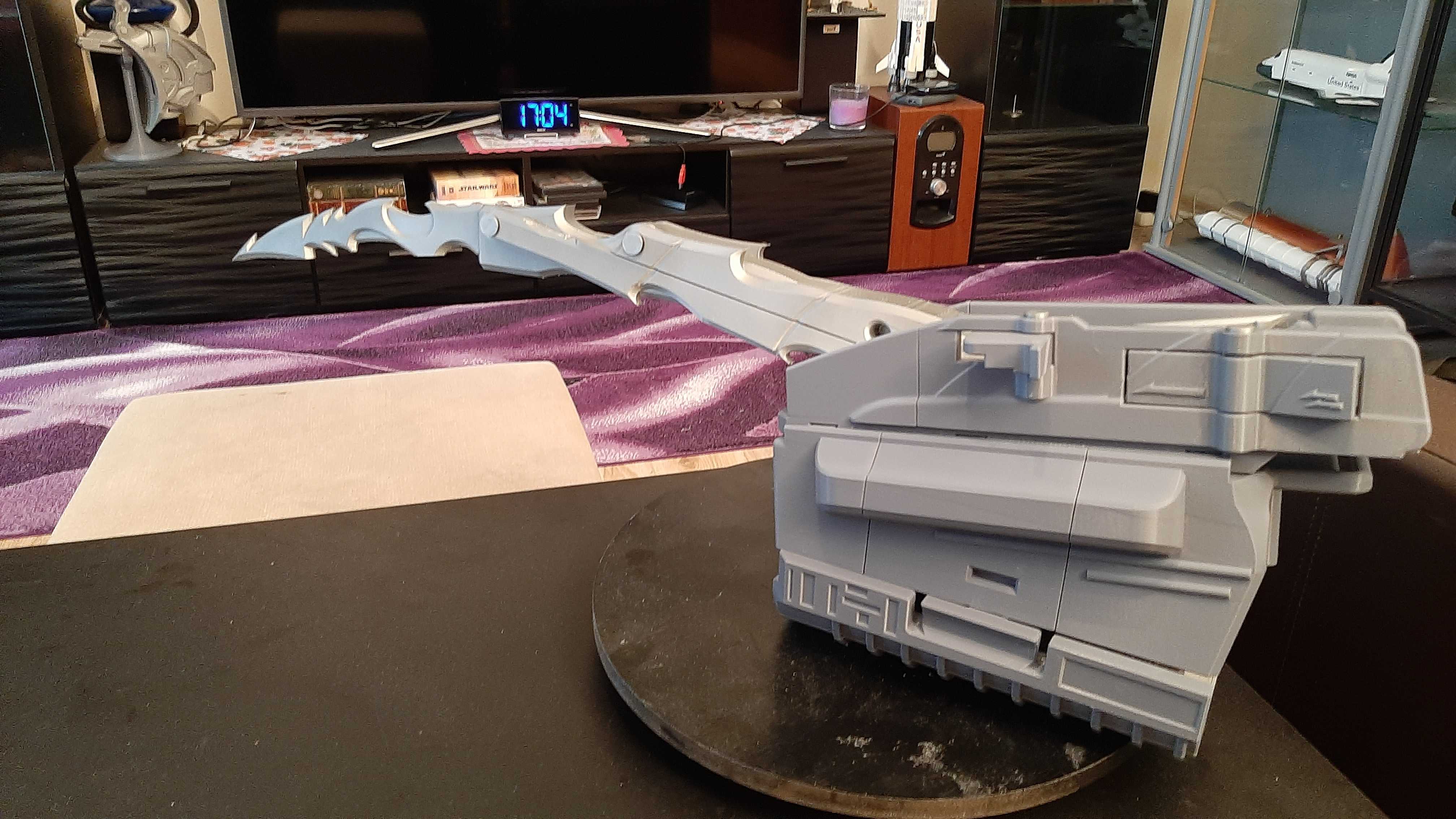 Predator gauntlet with retractable Wrist Blade and Scimitar by Martin ...