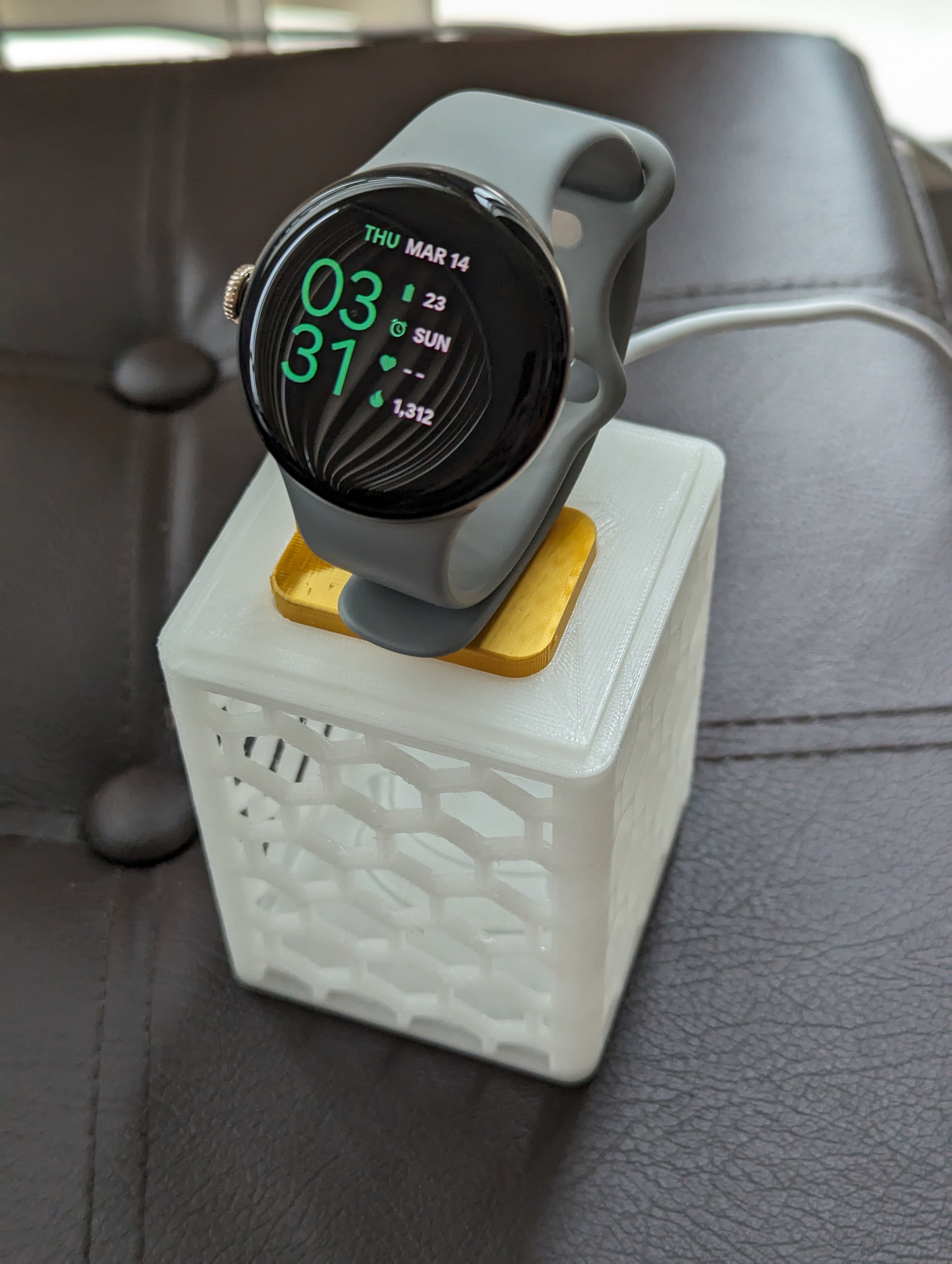 Pixel Watch 2 Stand and Case by vivacello | Download free STL model ...