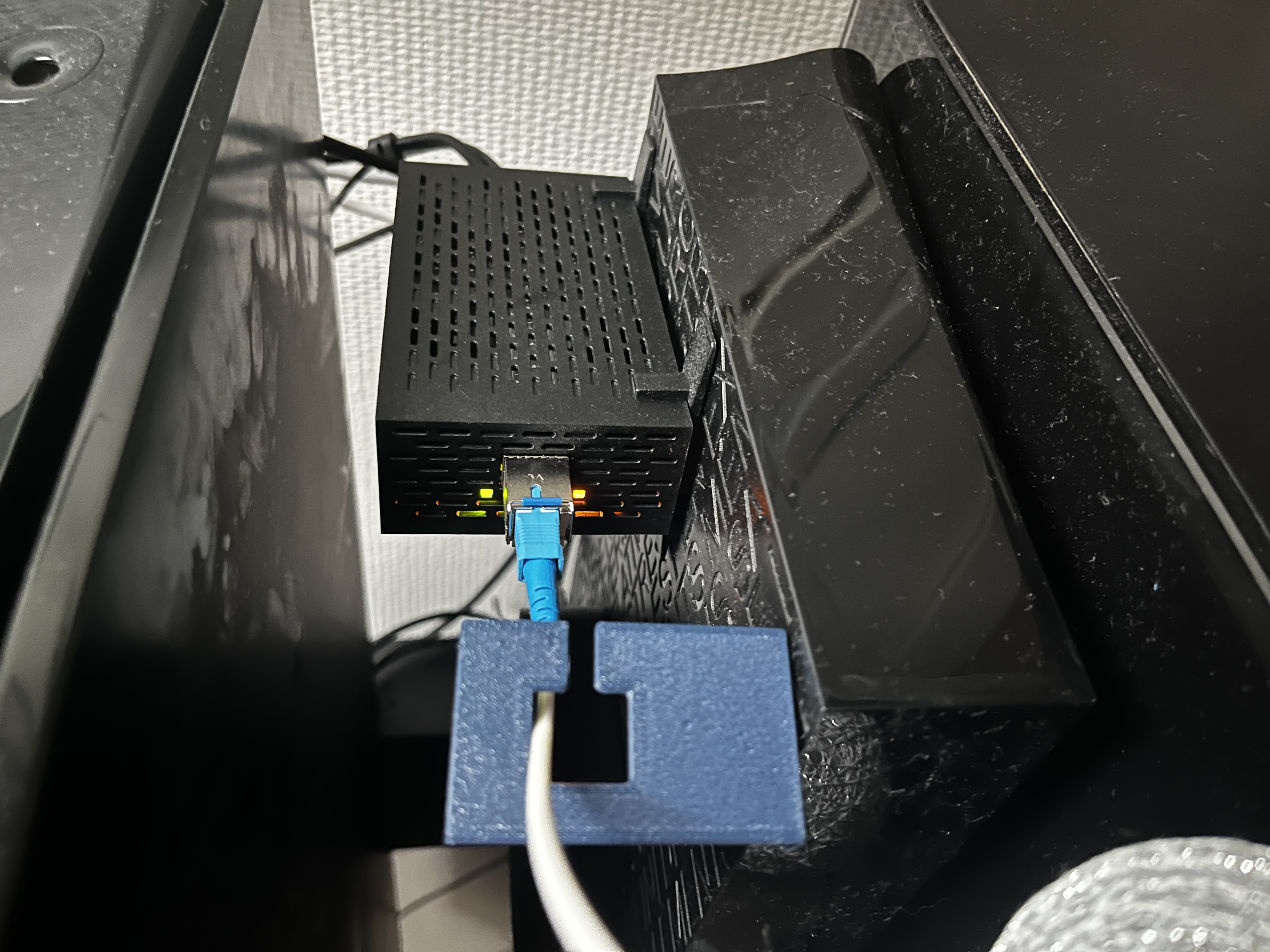 FreeBox Internet Fiber Hide by Sof | Download free STL model ...