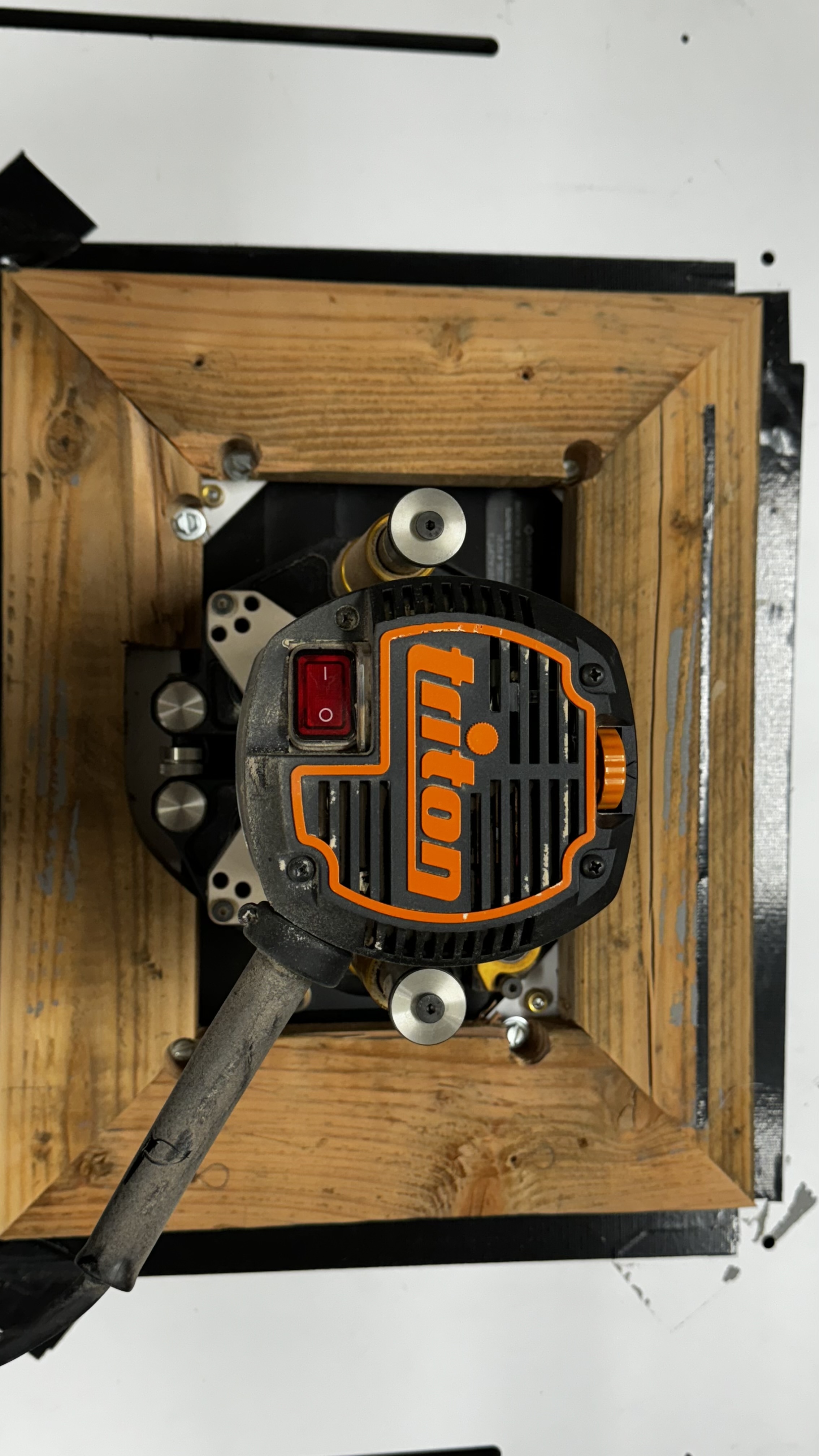 Rockler Phenolic Router Table Dust Box Mount by crashkg | Download free ...