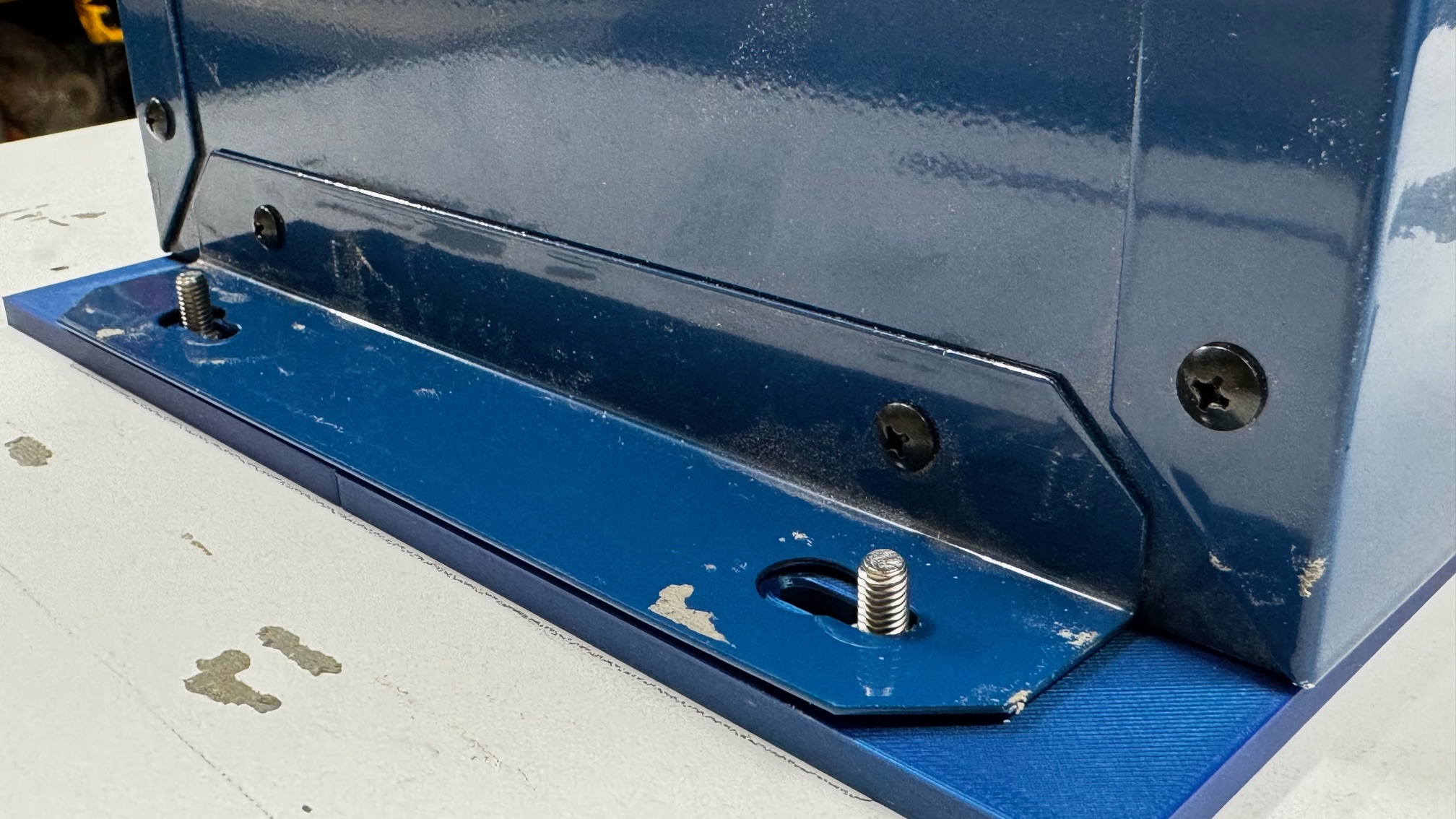 Rockler Phenolic Router Table Dust Box Mount by crashkg | Download free ...