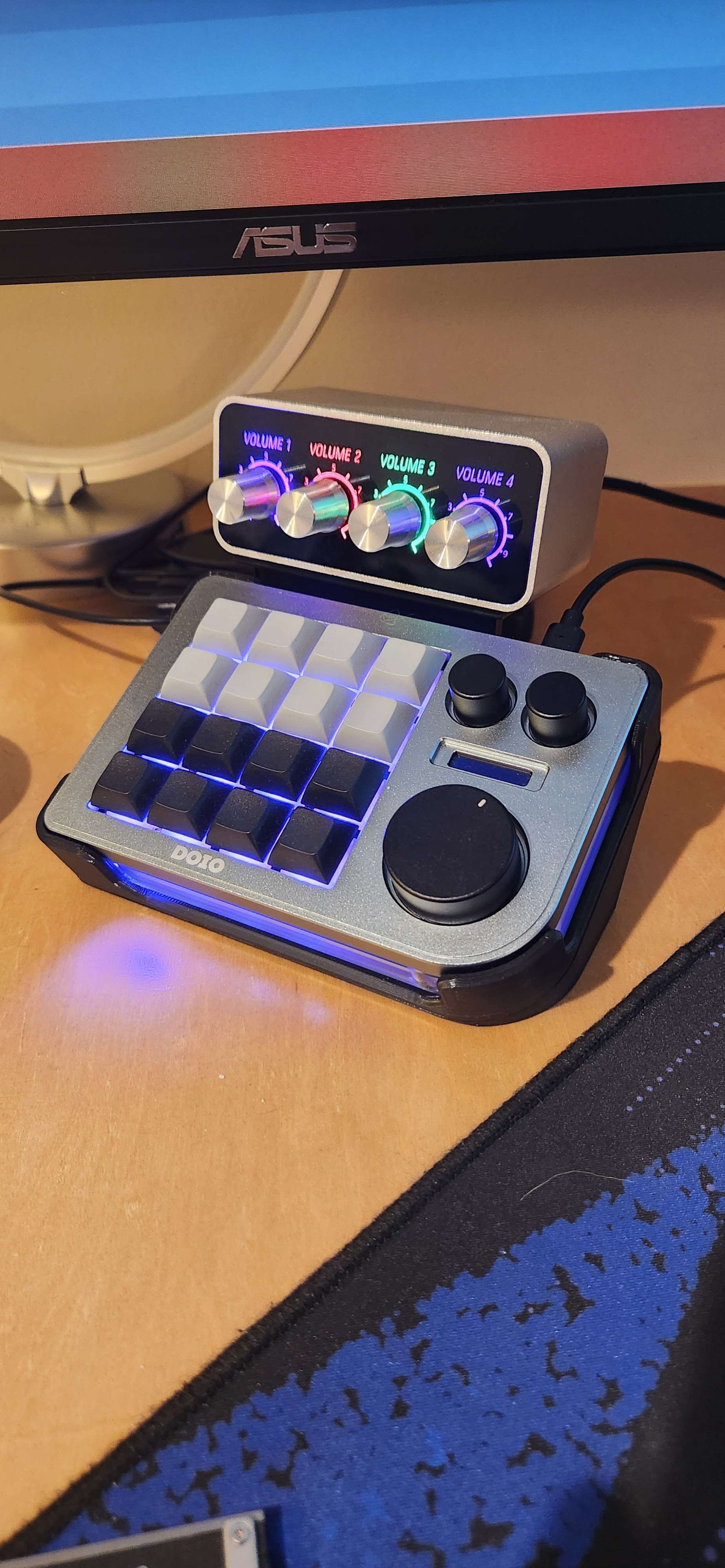 Megalodon macropad stand with PC panel by Zac Bu | Download free STL ...