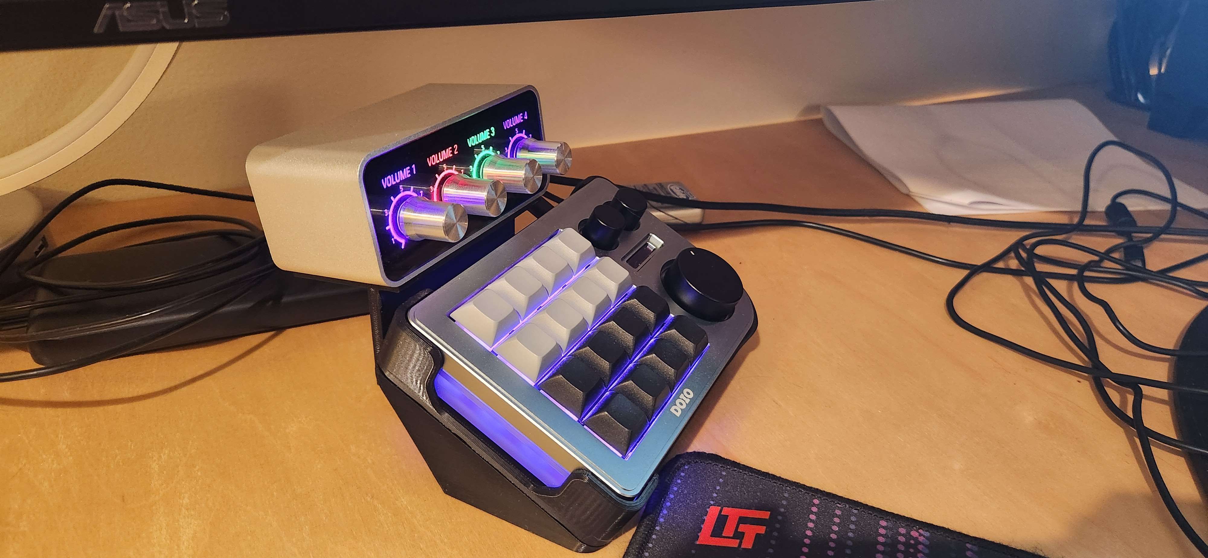 Megalodon macropad stand with PC panel by Zac Bu | Download free STL ...