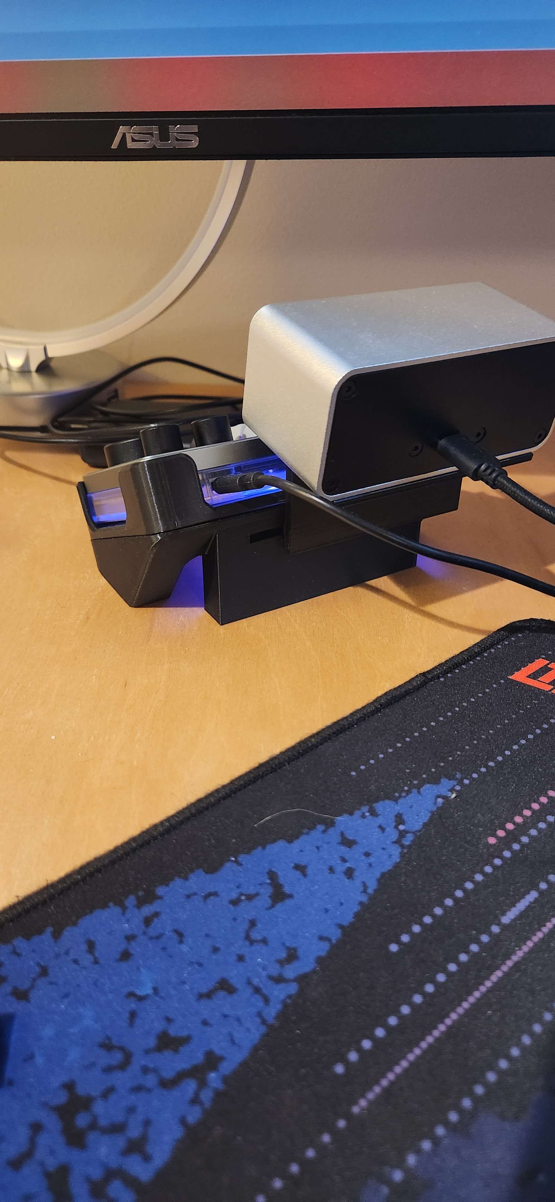 Megalodon macropad stand with PC panel by Zac Bu | Download free STL ...