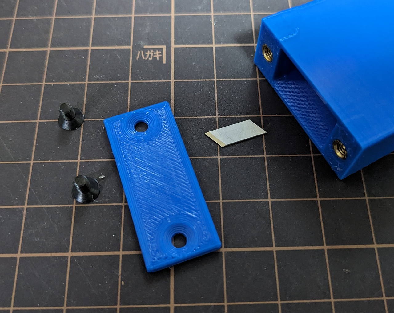 Cutter blade snapper with disposal storage by proko | Download free STL ...