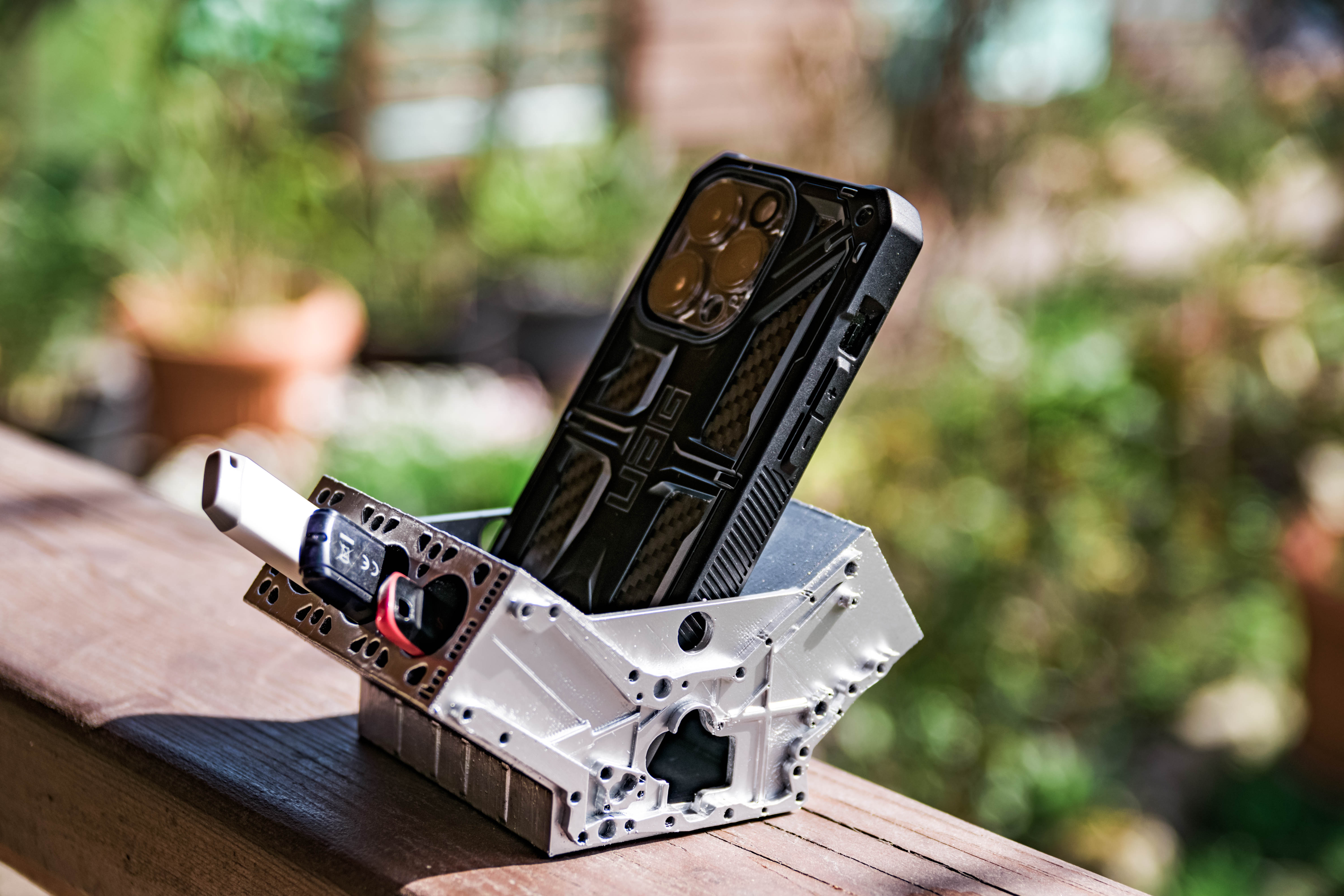 V6 Engine holder / organizer for phones and pendrives by lambonorbi ...