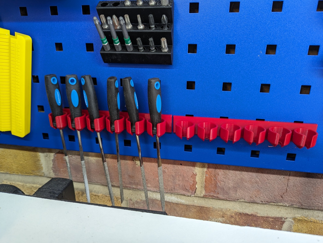 Screwdriver holder for Bott Perfo pegboard (with variations) by pjvenda ...