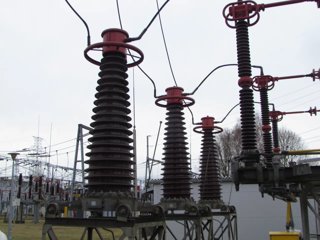 Model of HV current transformer J220-3 by ZbychuM | Download free STL ...