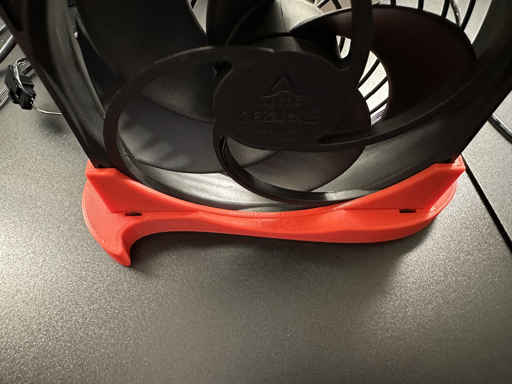 140mm fan desktop mount by duquedeturing | Download free STL model ...