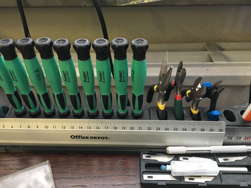 Desk edge tool holders/organizer by jonnybergdahl | Download free STL ...