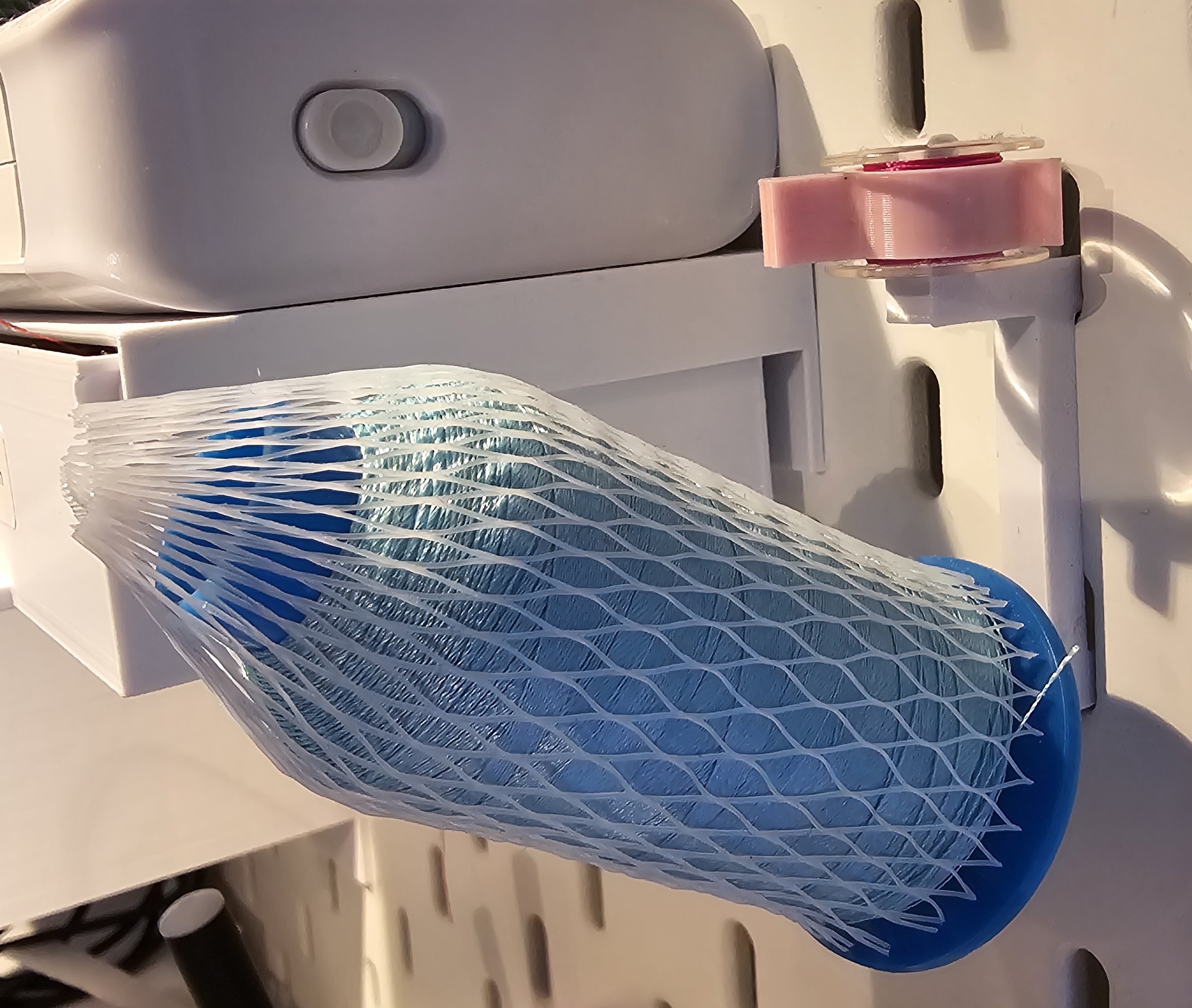 Skadis sewing thread and bobbin roll holder by Robbycor | Download free ...