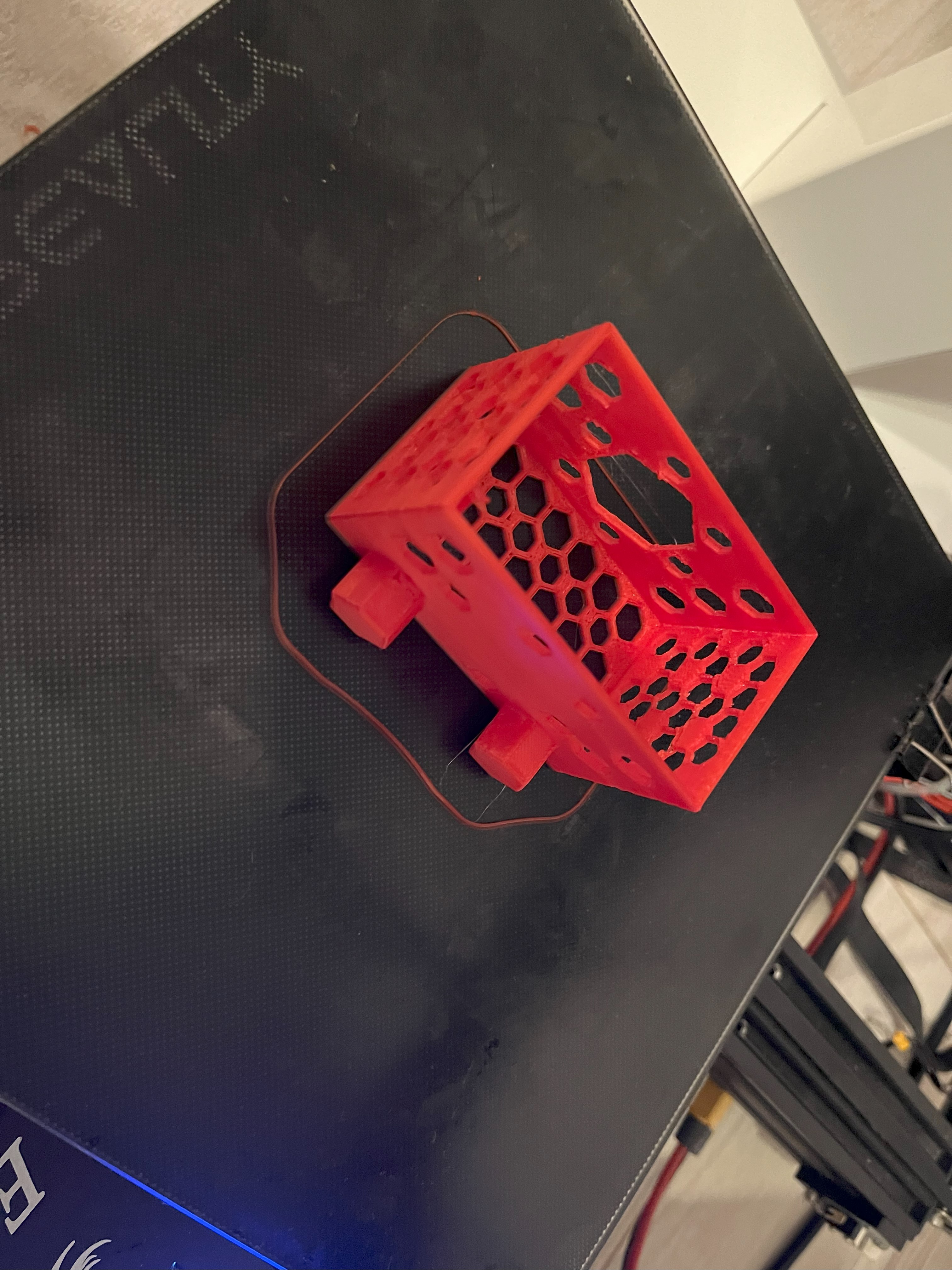 Honeycomb hook RaspberryPi box by dokurobey | Download free STL model ...