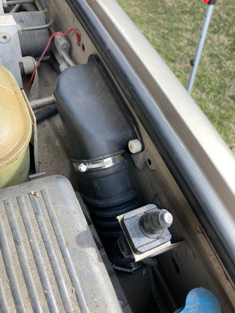 Land Rover Discovery 2 Air Intake Nut by Christopher Nupp | Download ...
