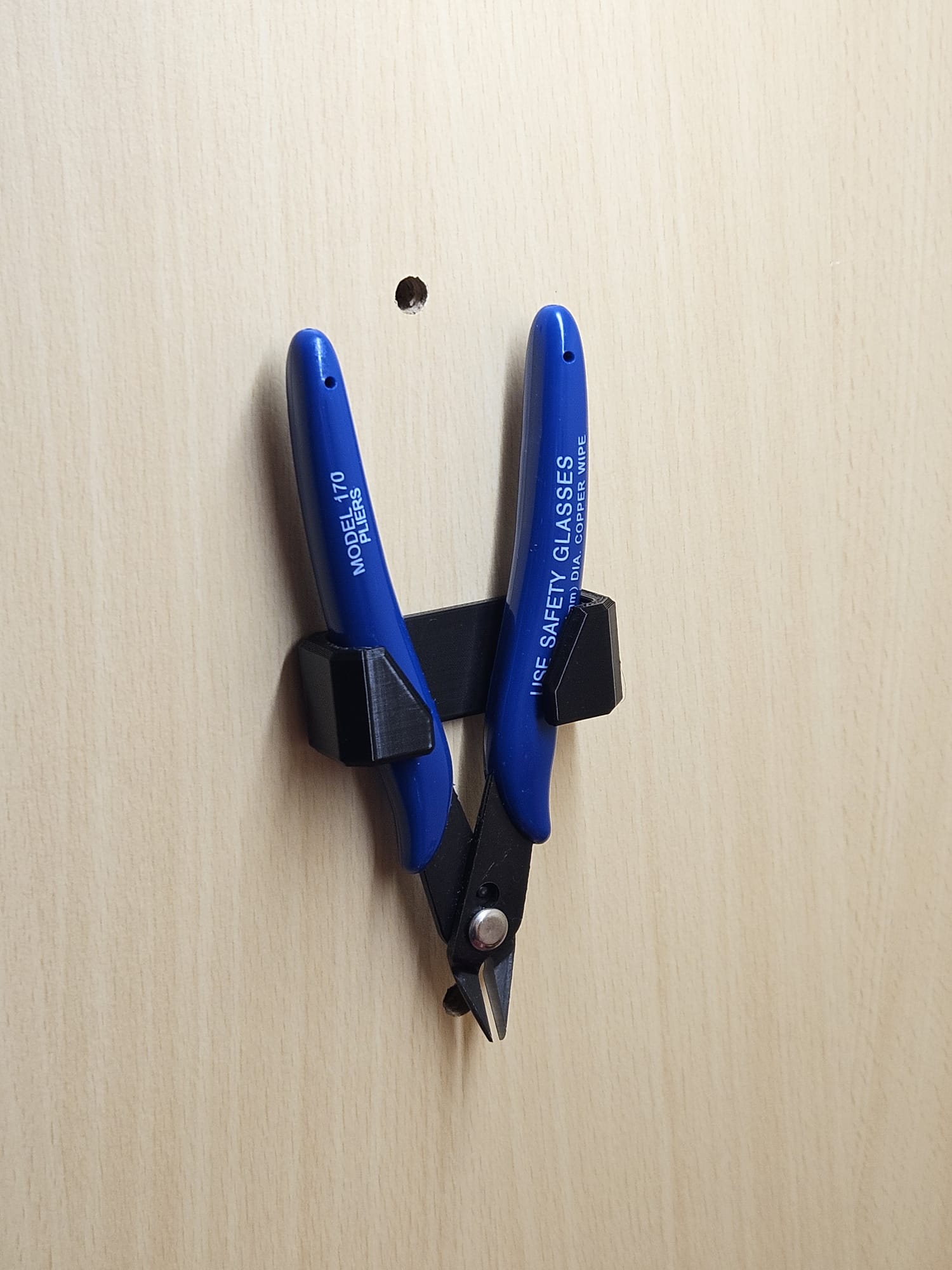 Cutter Holder wardrobe by Andre | Download free STL model | Printables.com