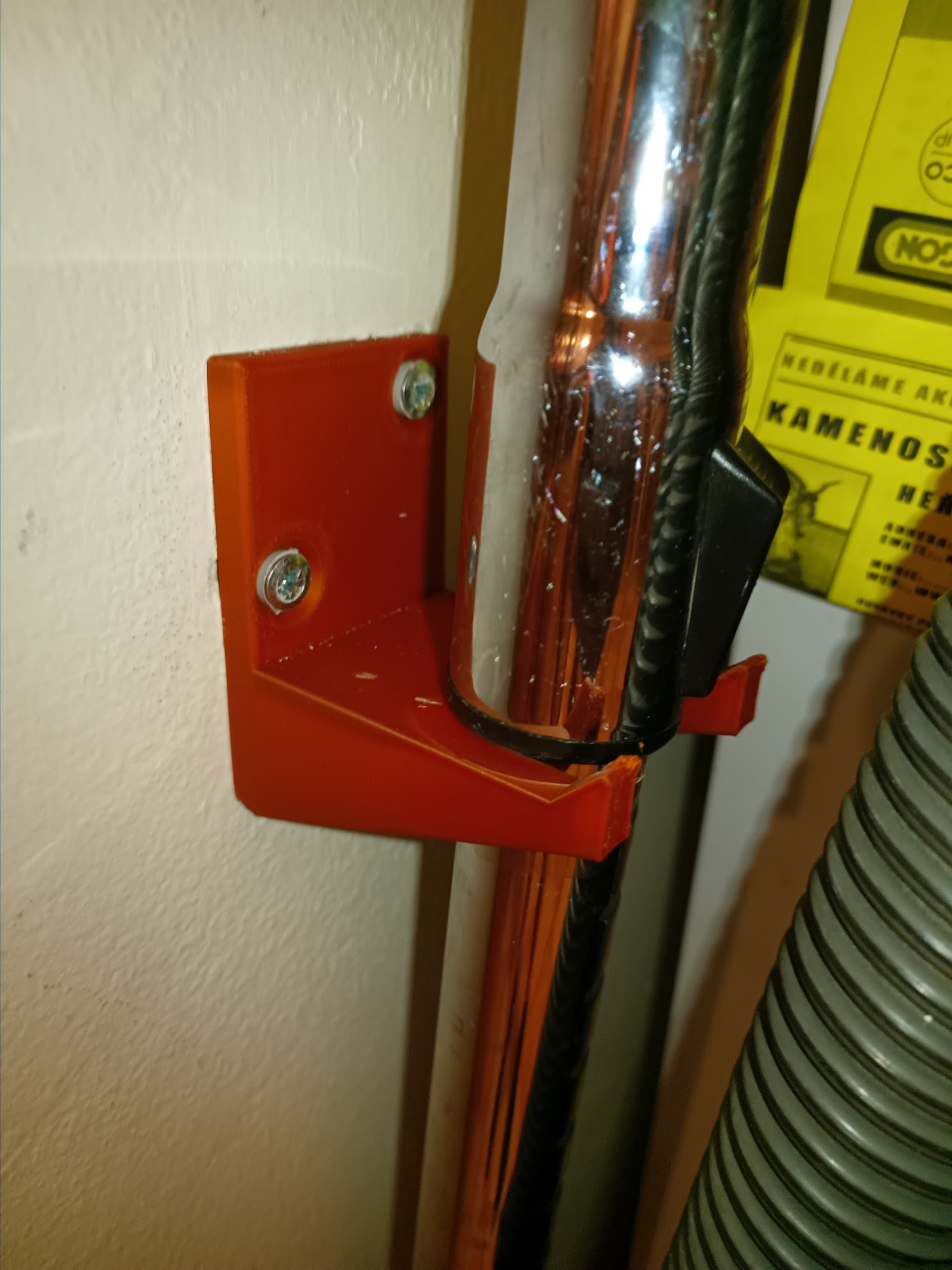 Vacuum wand wall holder by PaŠe | Download free STL model | Printables.com