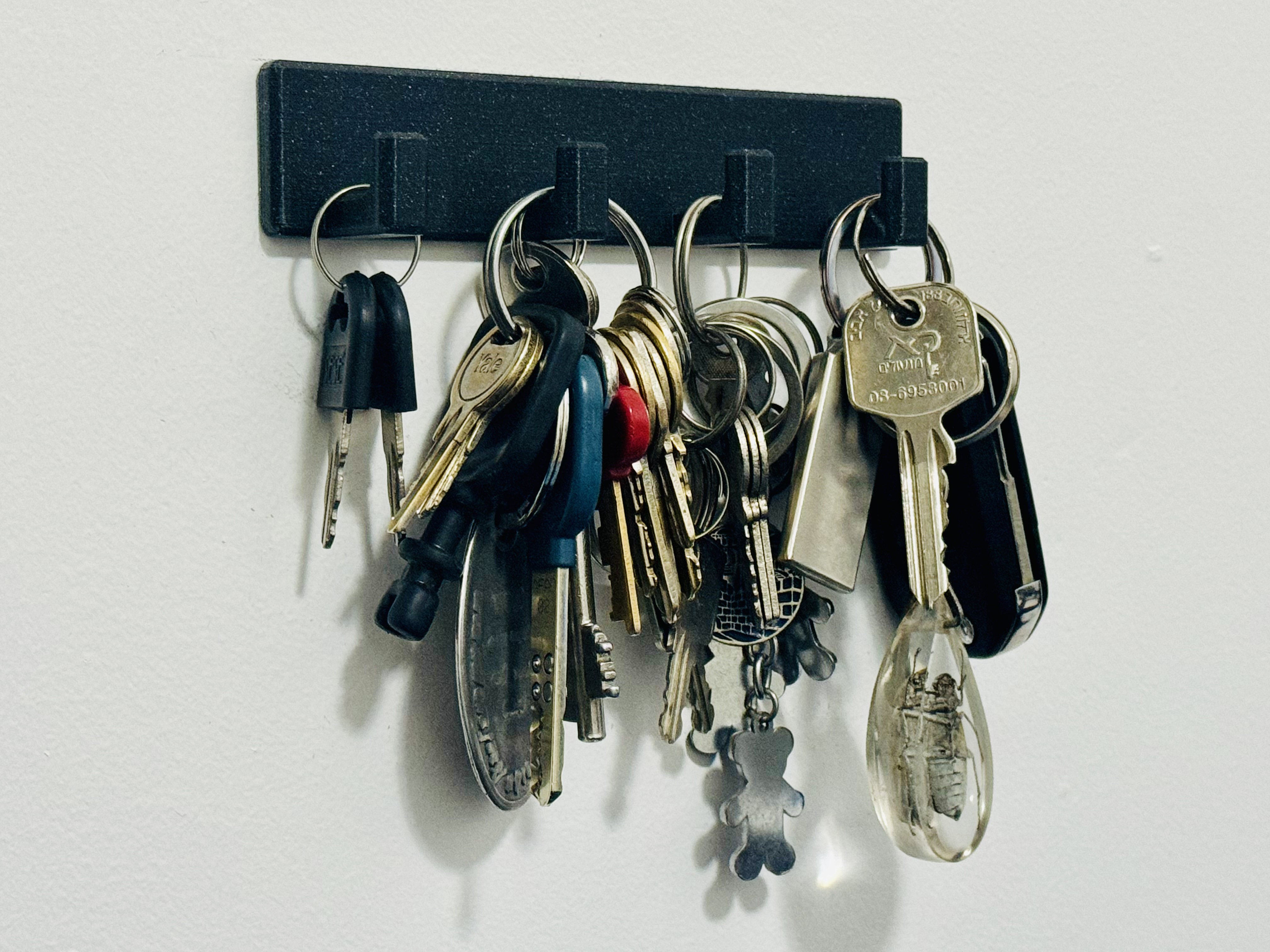 Minimalistic Key holder by Gluelarry King | Download free STL model ...