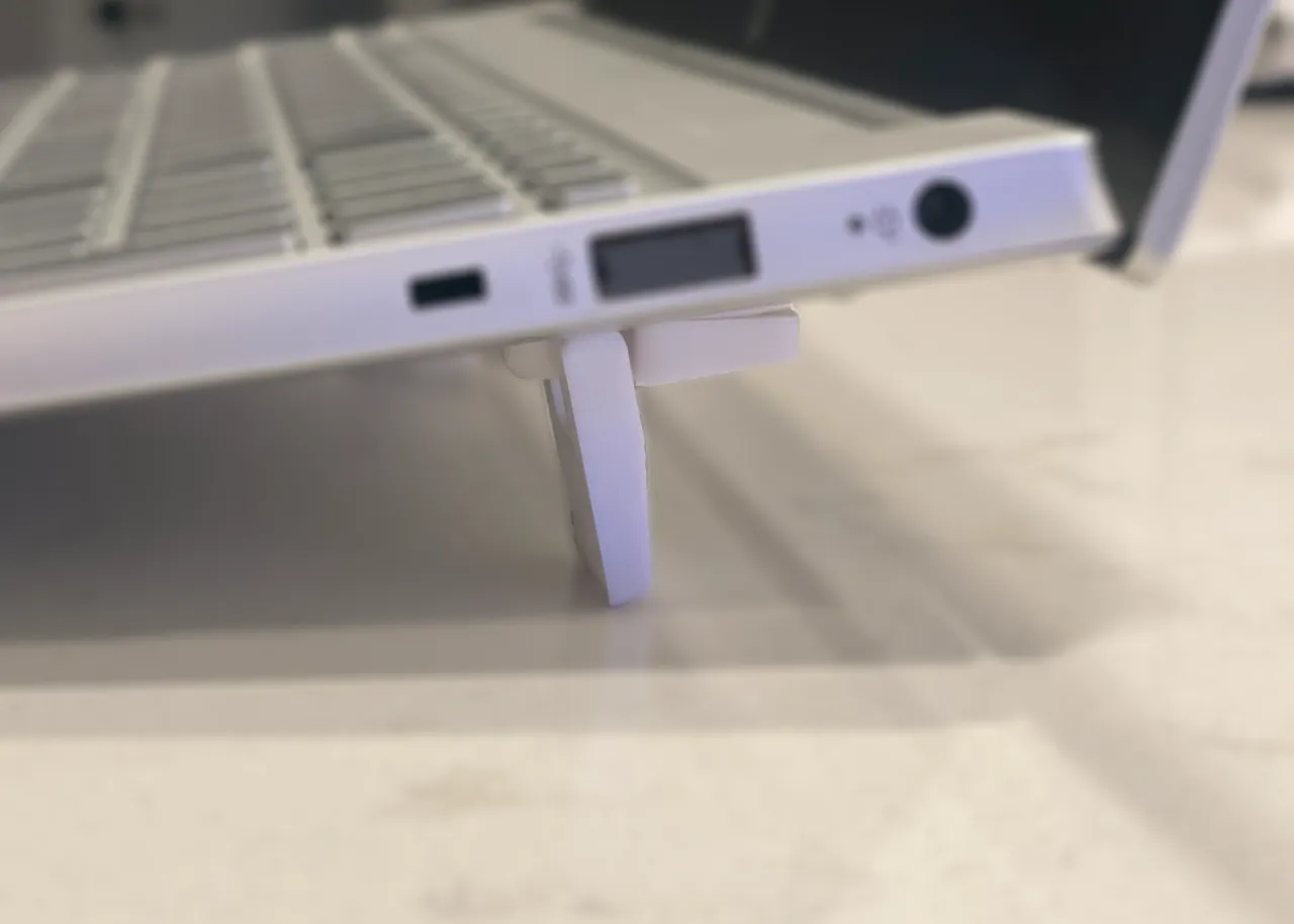 Gaming Laptop Risers - Print in Place by automontronic | Download free ...