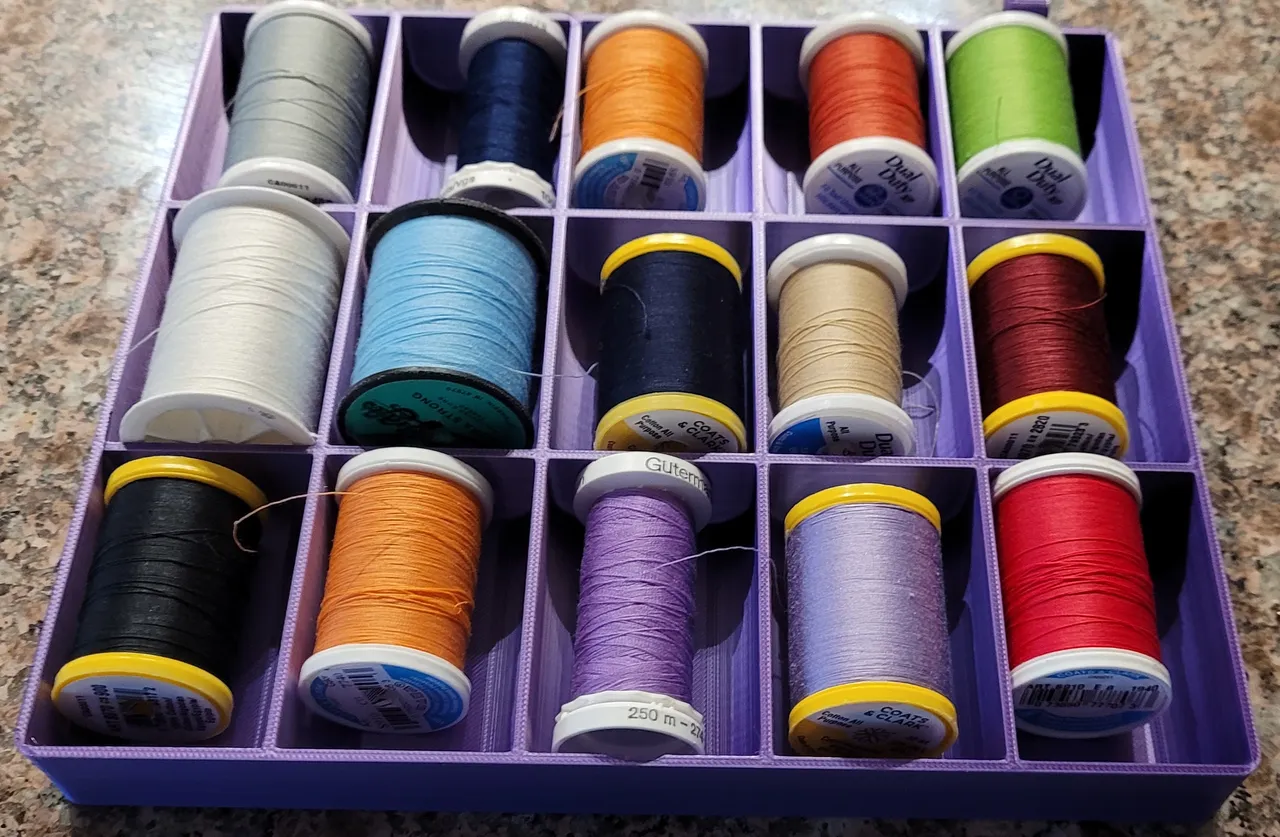 Box Organizer for Sewing Thread/Spools by Dunadan | Download free STL ...