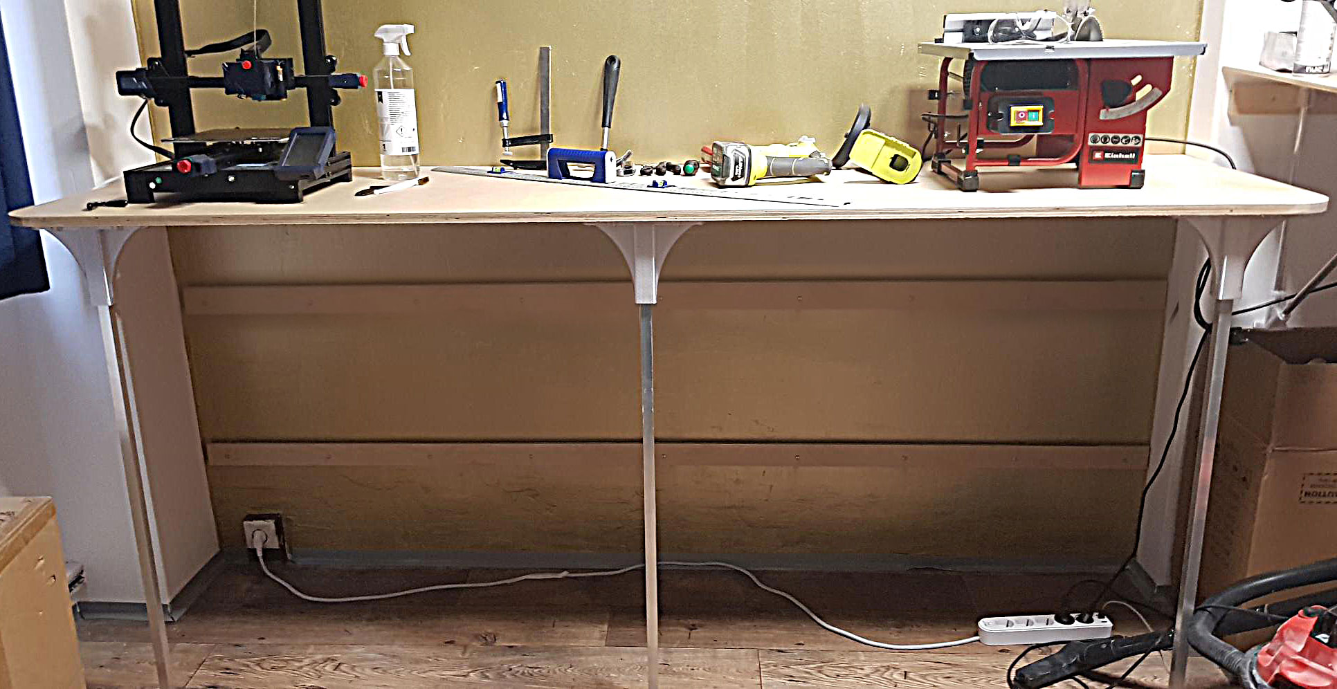 Height-adjustible workbench | desk | bench | bed - for small workshops ...