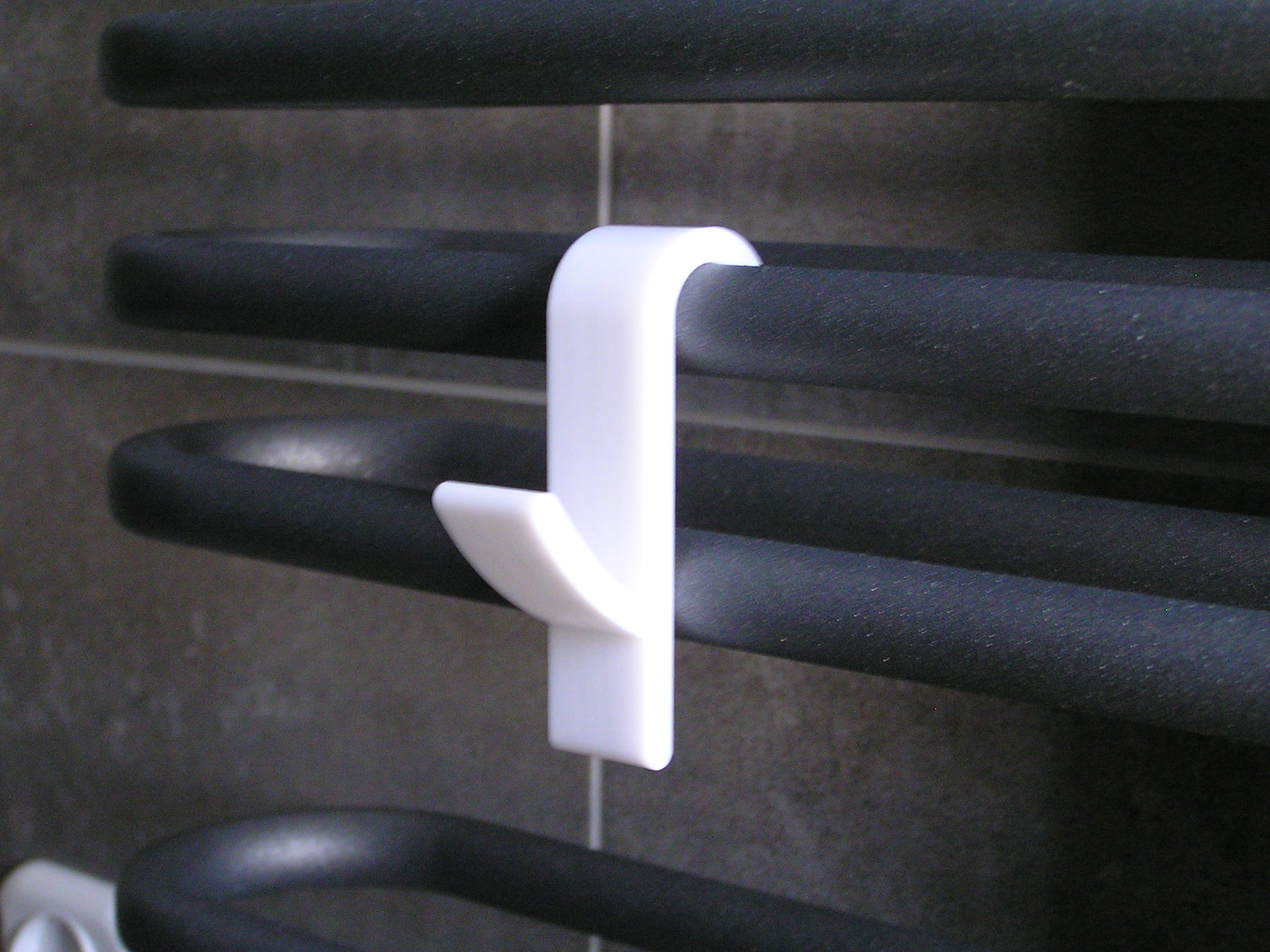 Radiator Hook - For Round Radiator by Pyciu | Download free STL model ...