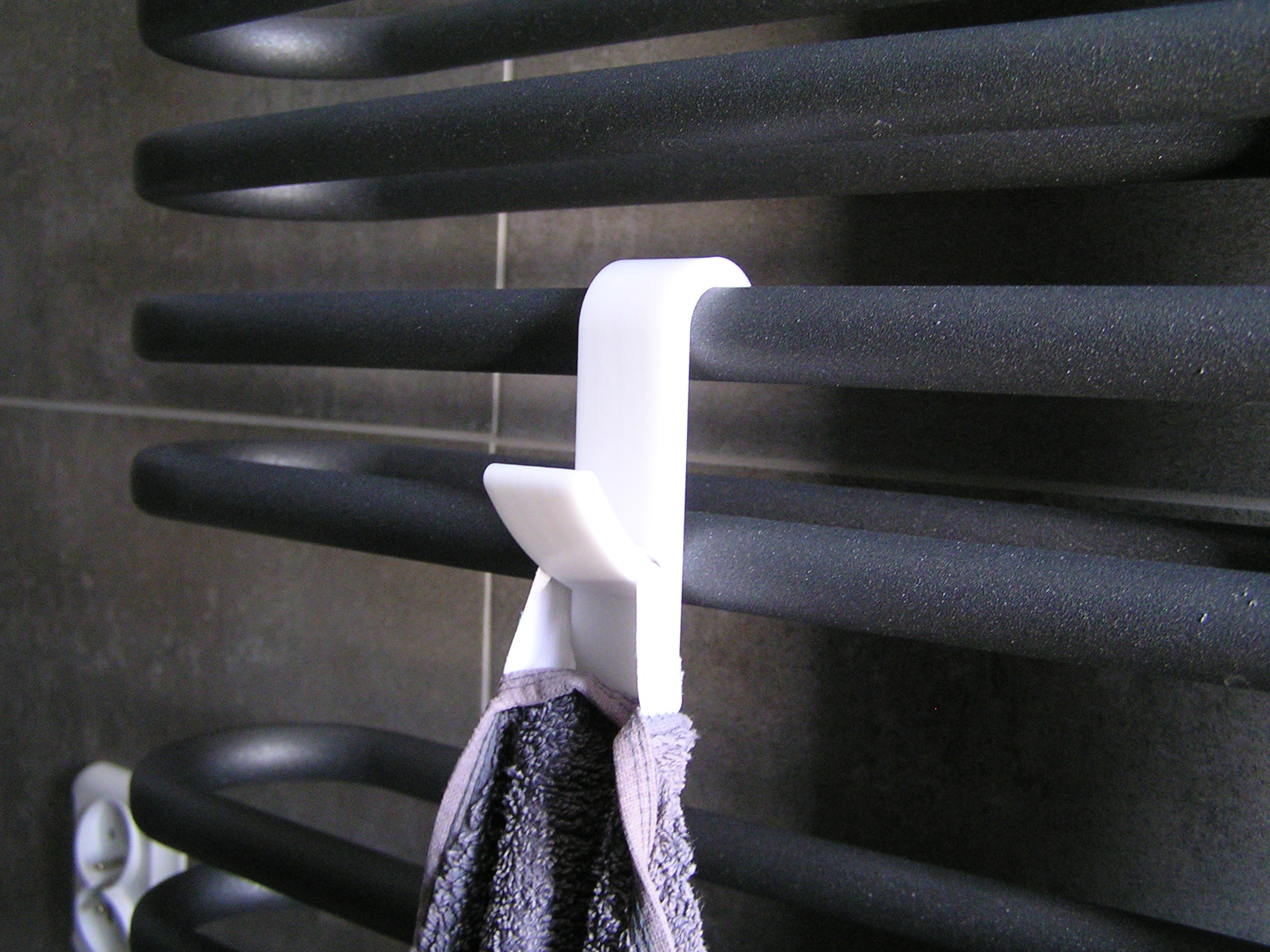 Radiator Hook - For Round Radiator by Pyciu | Download free STL model ...