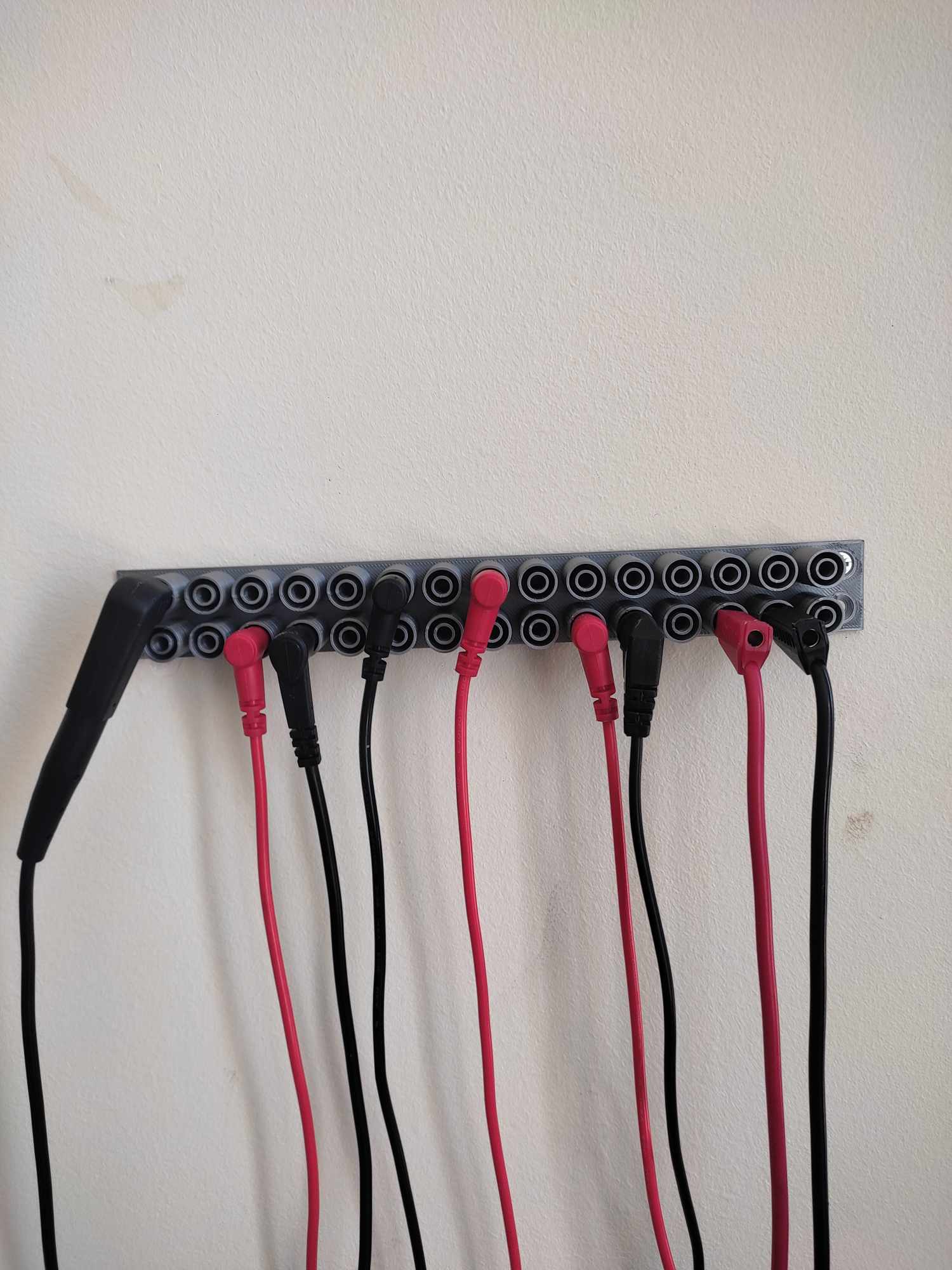 Lab Cable Organizer 4mm Banana Jack Holder by adisdedic96 | Download ...