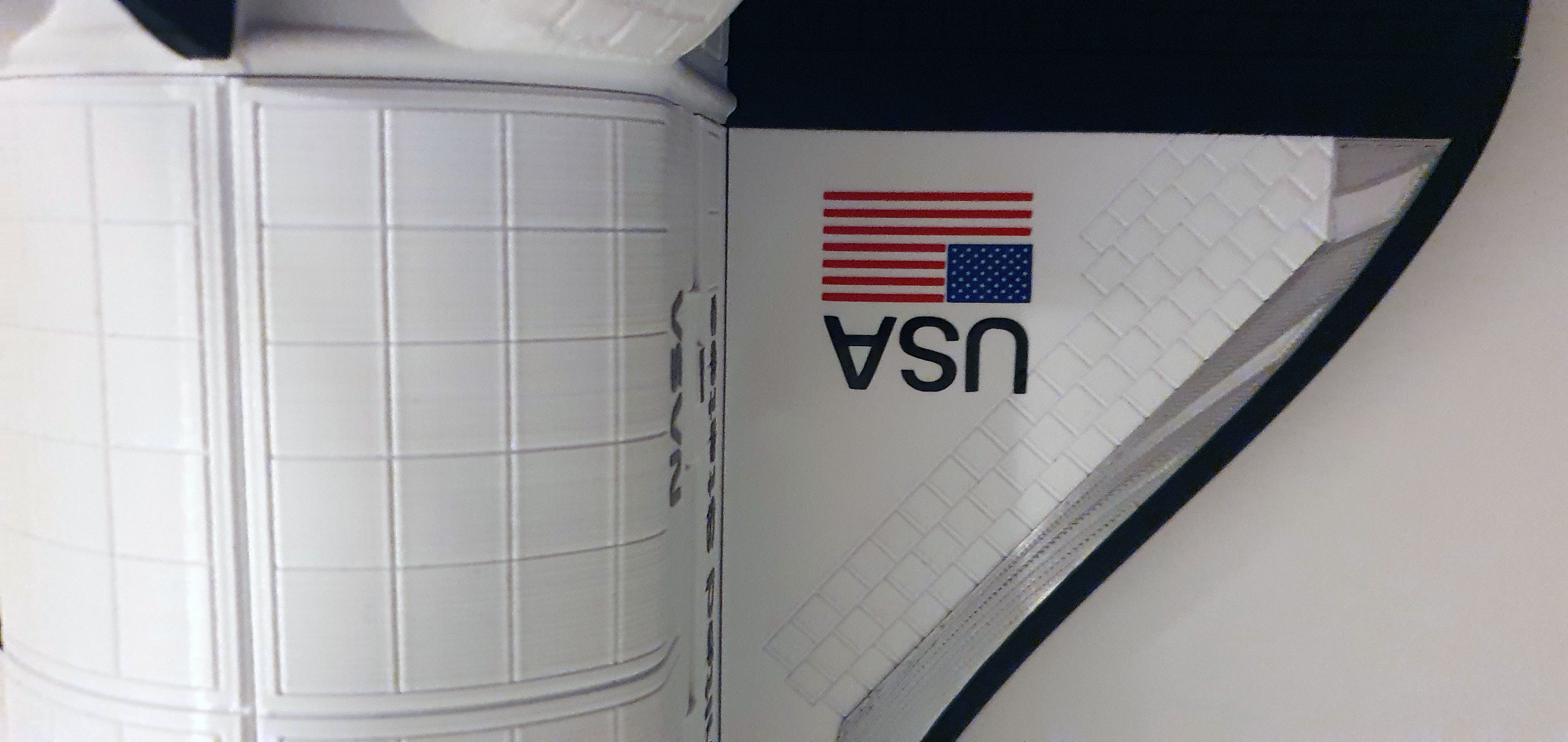 Space Shuttle Endeavour Wings With No Plates. by Luis Da Silva Gomes ...