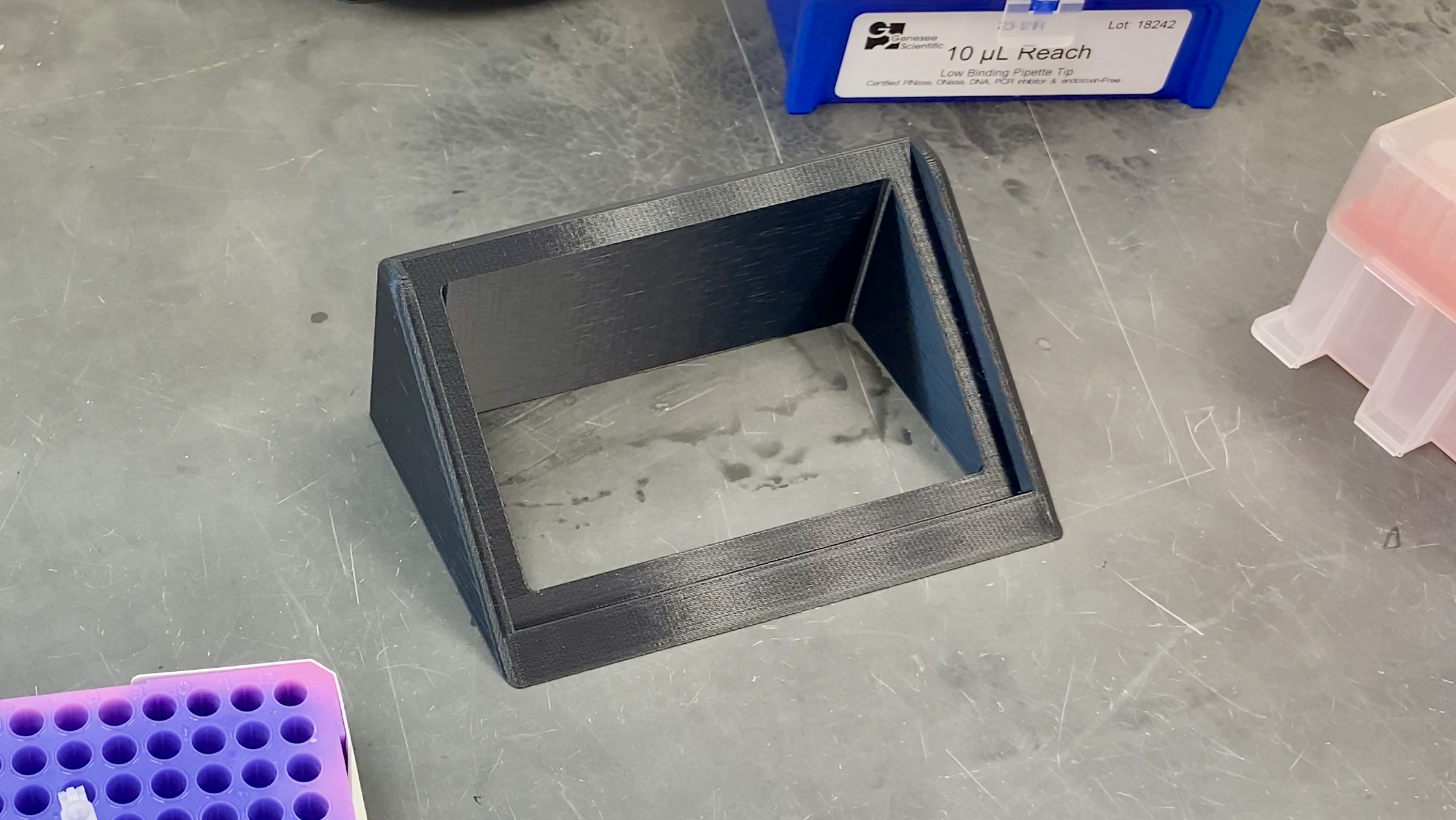 Plate Stand for PCR & Cell Culture by Matthew B | Download free STL ...