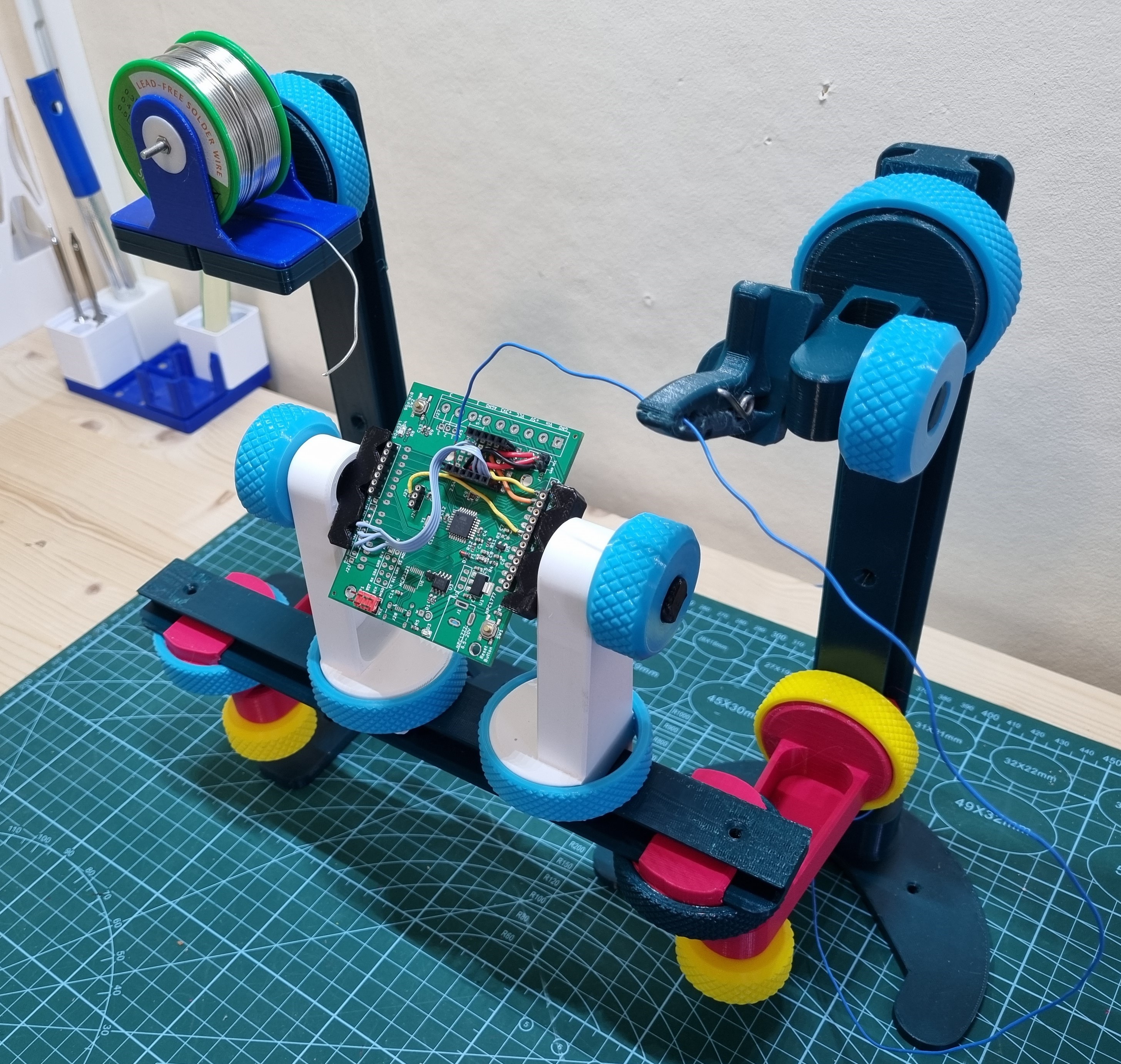 Multi-Dimesional Adjustable Modular Holder Tool by Boneswiss | Download ...