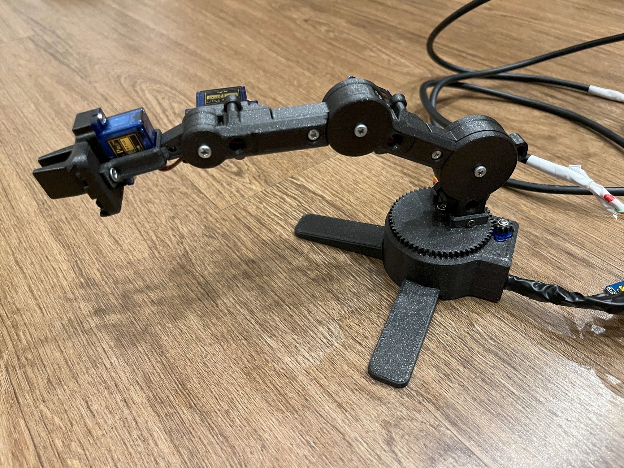 Robot Arm by Carlos Ghost | Download free STL model | Printables.com