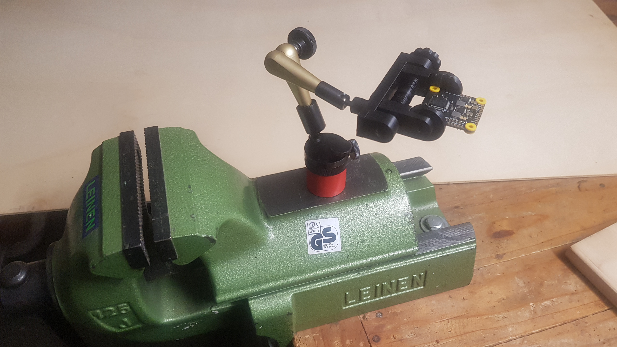 Clamping device in conjunction with a dial indicator holder by Fragilis ...