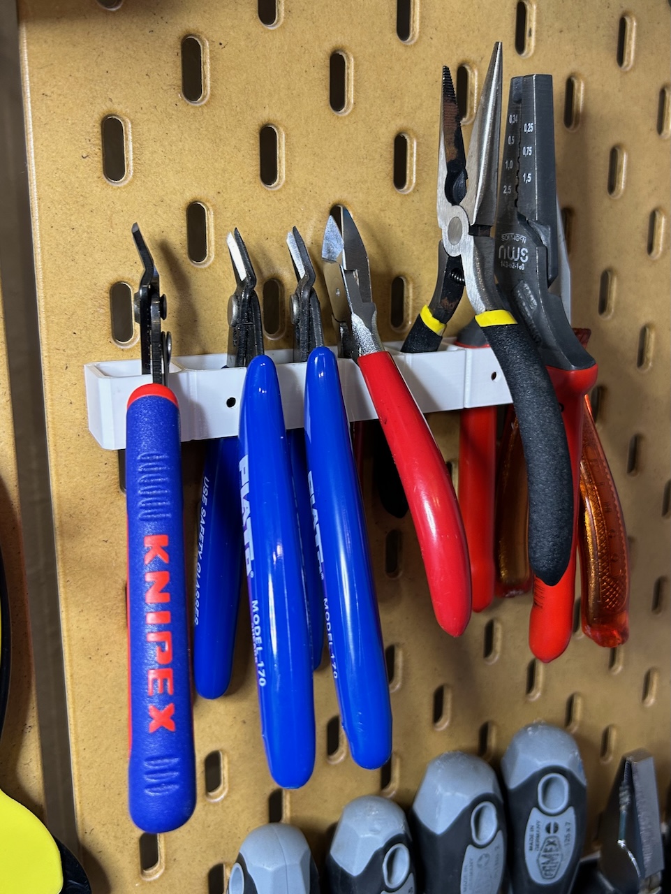 Universal Pliers Holder - Ikea Skadis by Arne | Download free STL model ...