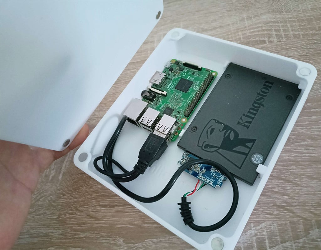 Home Assistant hub with a Raspberry Pi 3B+, 2.5-inch hard disk and ...
