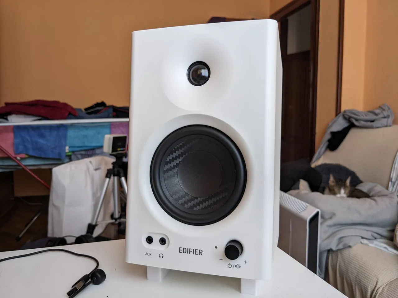 Edifier MR4 Stand by F0RG | Download free STL model | Printables.com