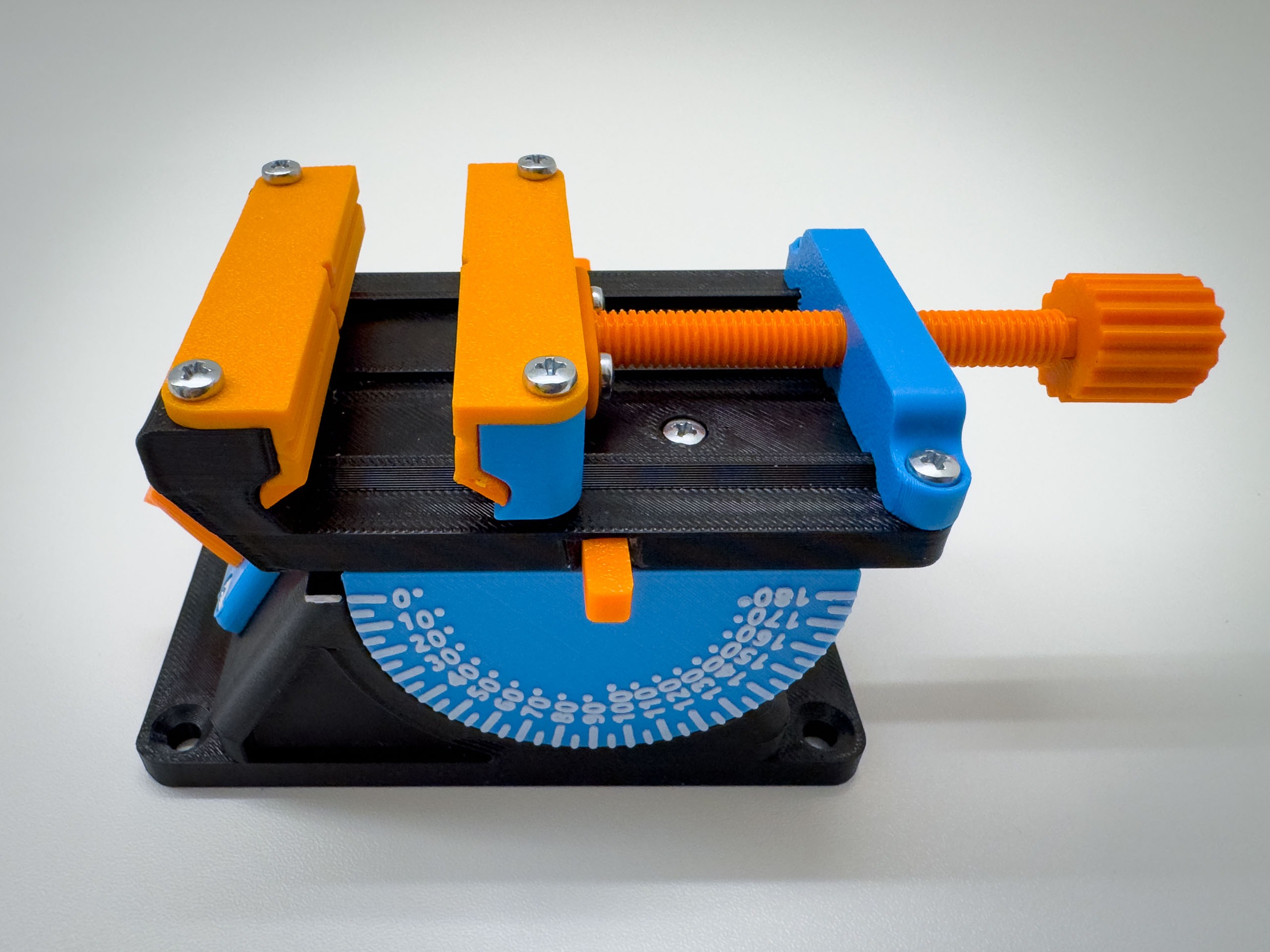 Multi-axis vice with interchangeable attachments. por sdaendi ...