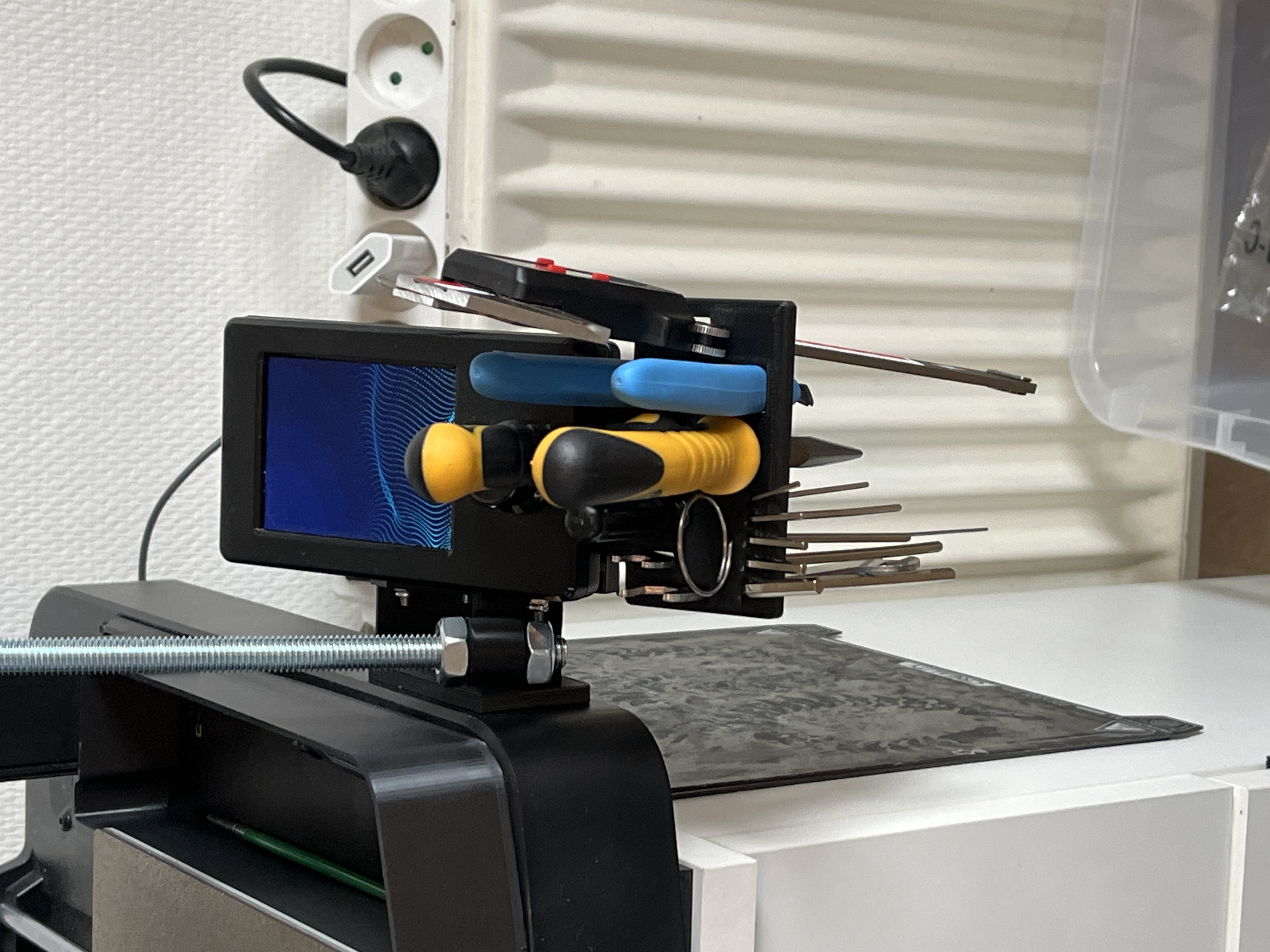 Ender 3 V3 SE - Under Screen mounted tool holder. por Jesper Senger ...