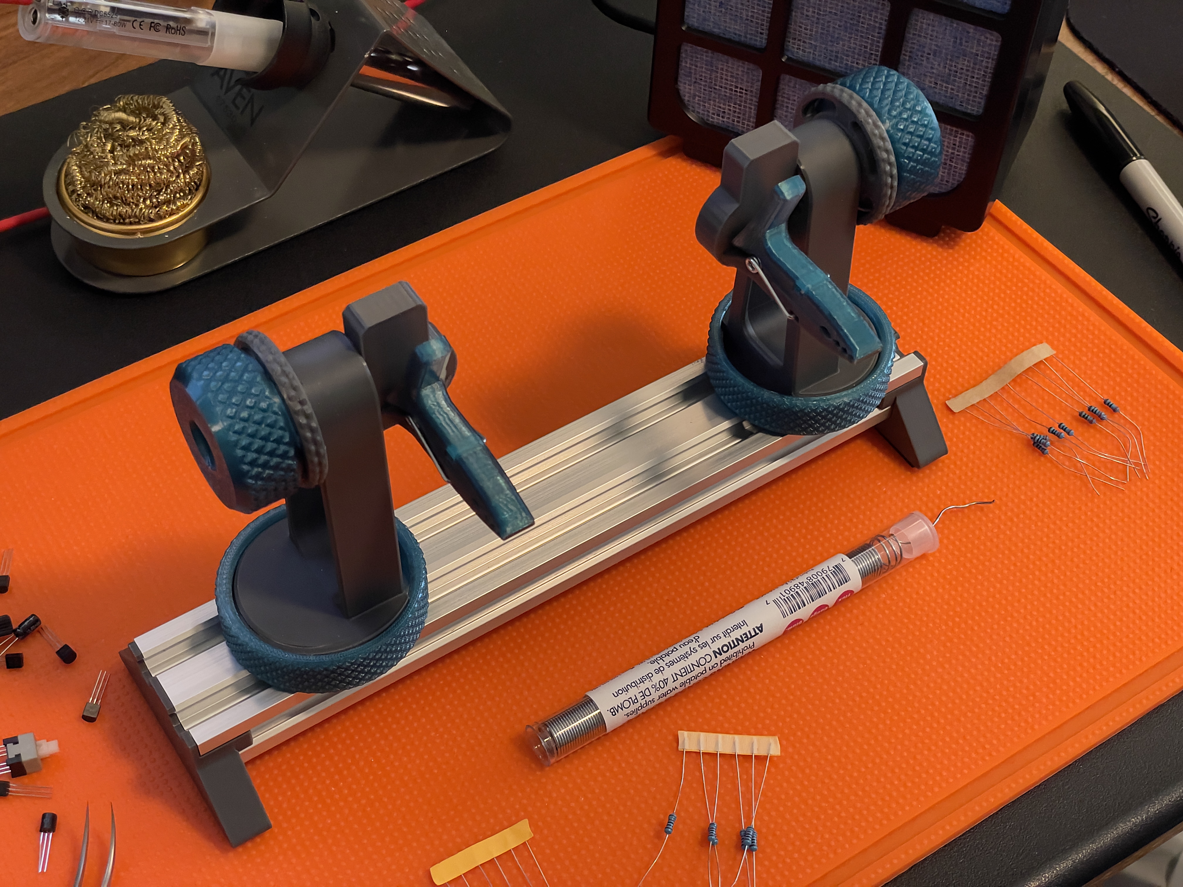 2040 Base PCB/Wire Holder Tool Set von sulli18 | Kostenloses STL-Modell ...