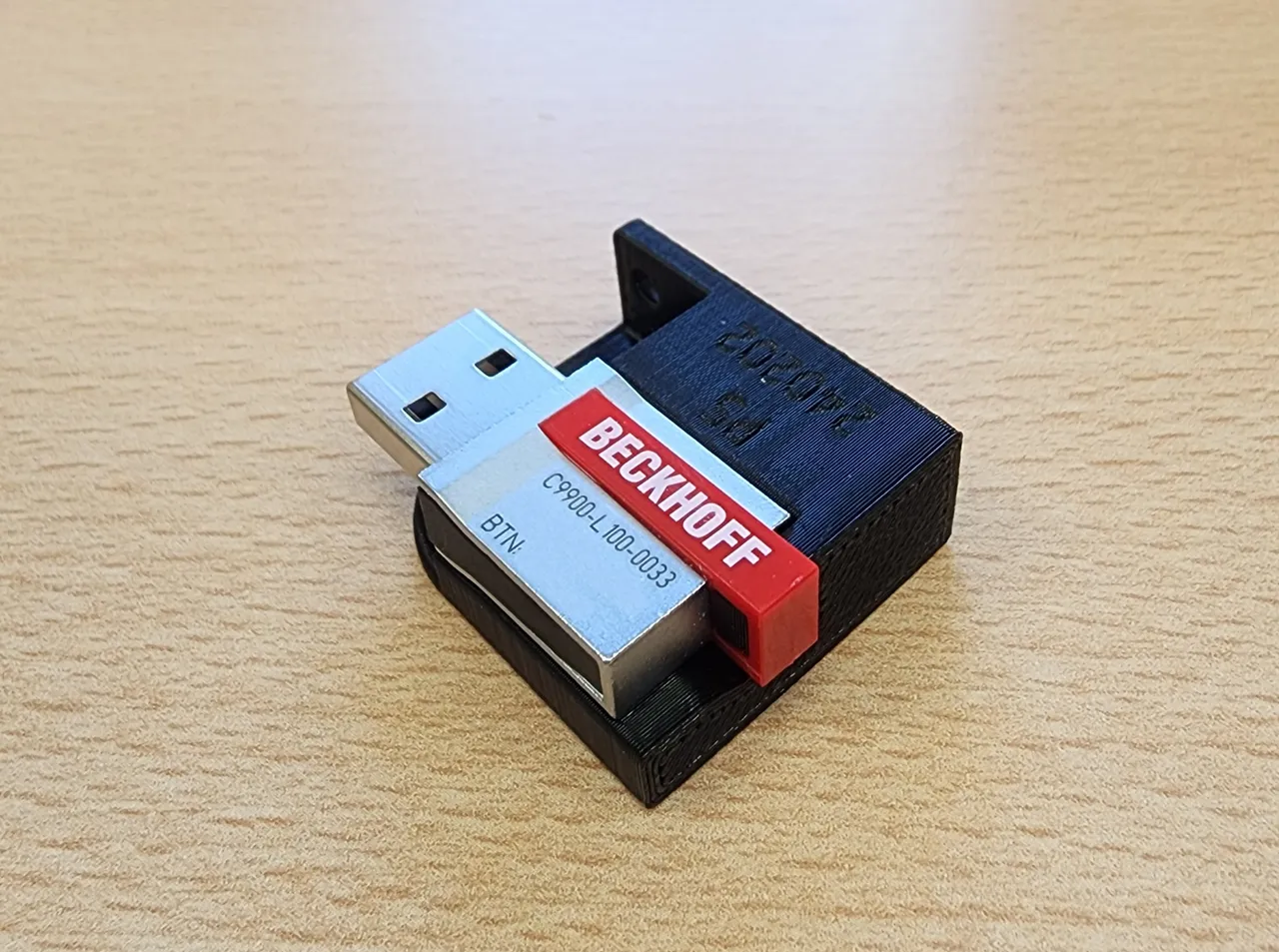 USB License Key Holder C6017 by Bwar | Download free STL model ...
