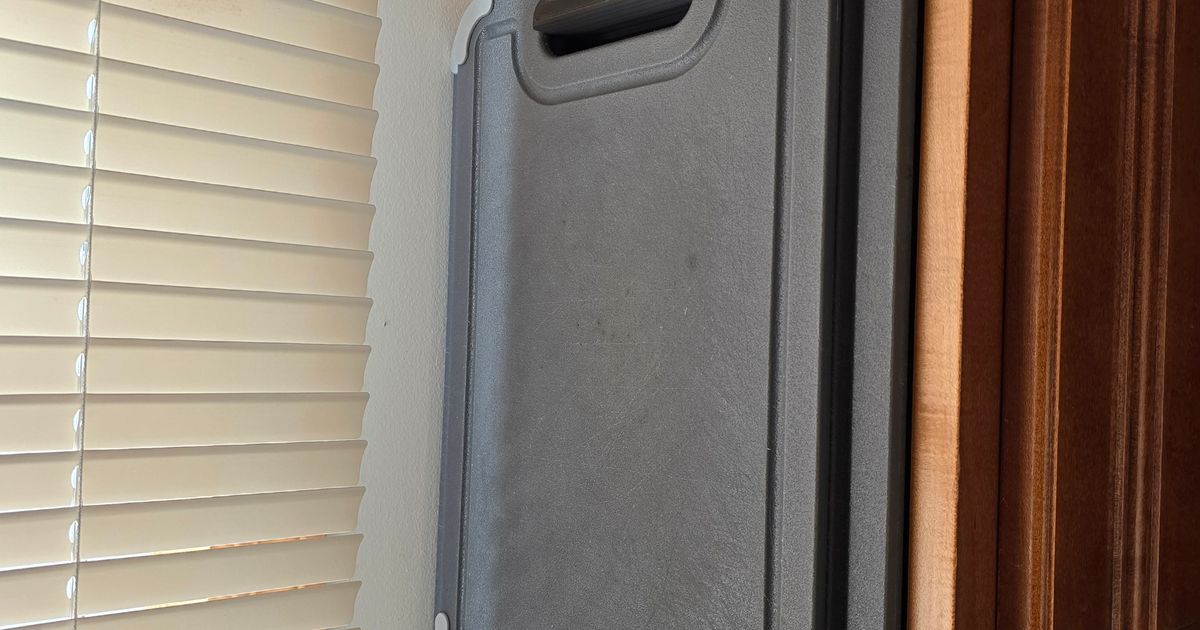 Cutting Board Wall Mount Holder by Piro Fyre | Download free STL model ...