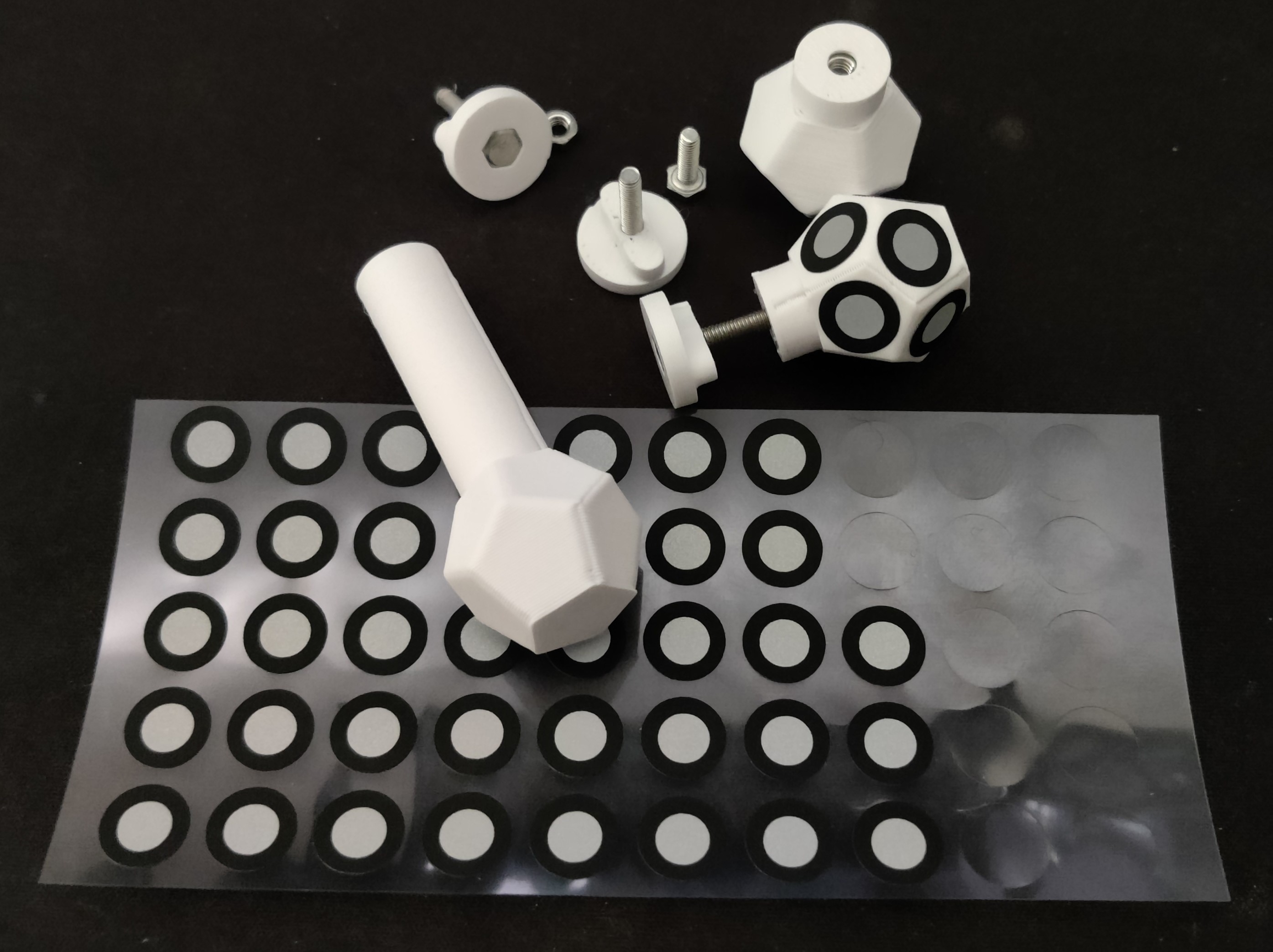 Skadis scanner tracking targets by Scruffy | Download free STL model ...