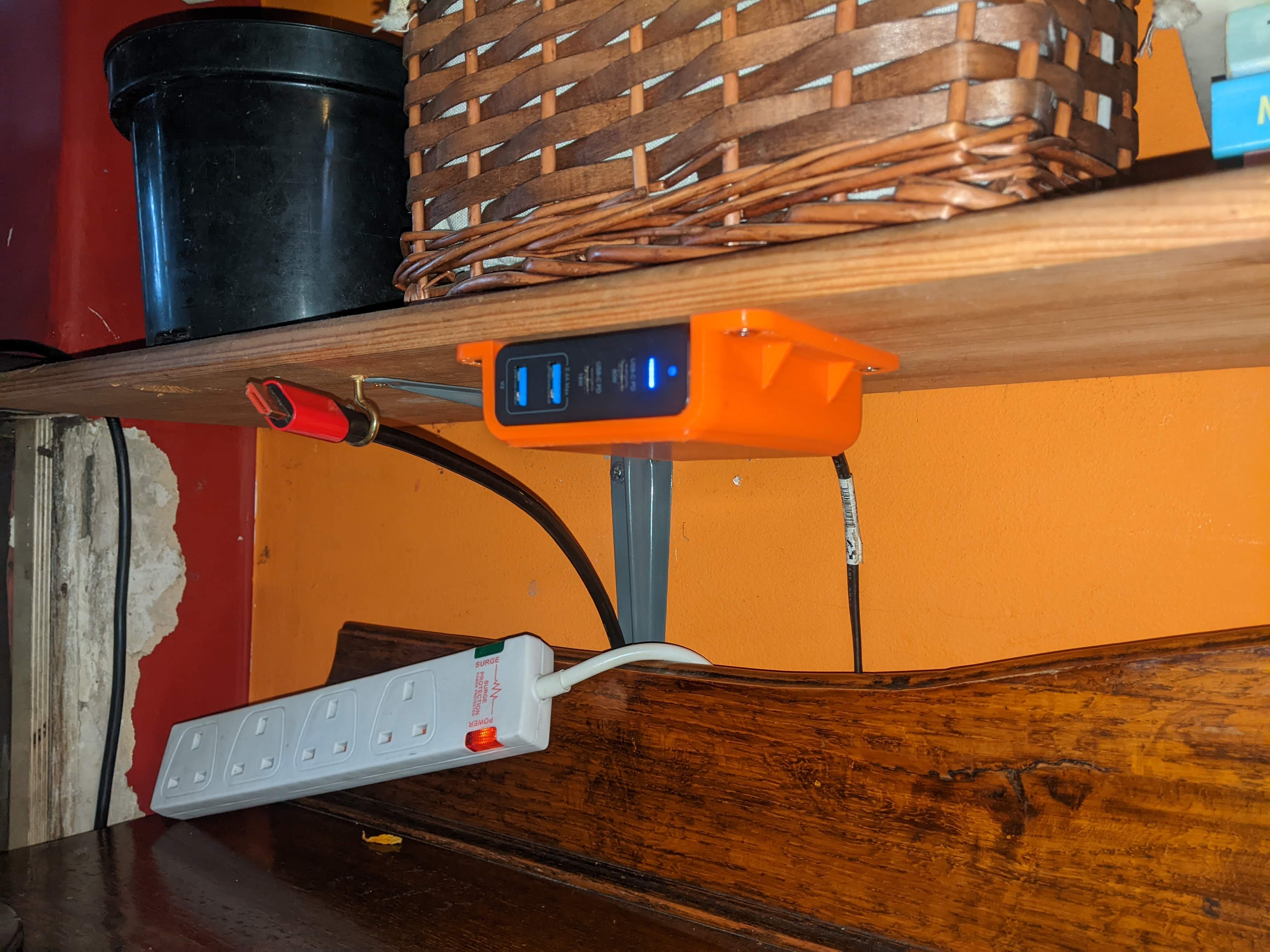 Satechi USB C PD desktop Charger Bracket by Toch419 | Download free STL ...