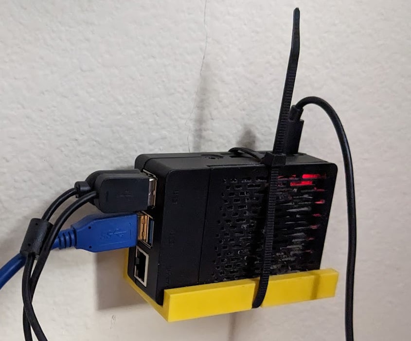 Simple Pi bracket by El Spectre | Download free STL model | Printables.com