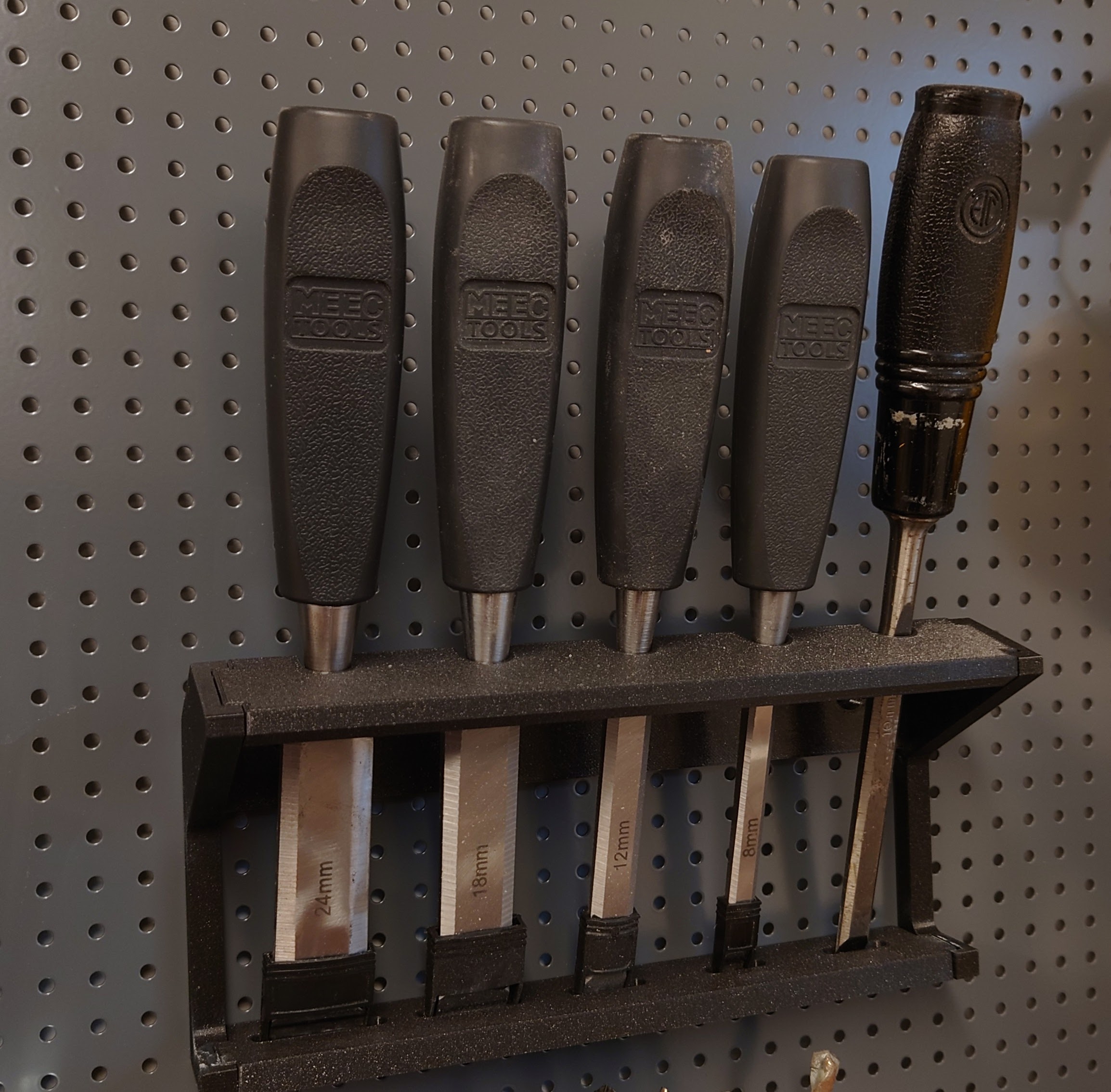 Chisel holder for Biltema tool board by Meconer | Download free STL ...