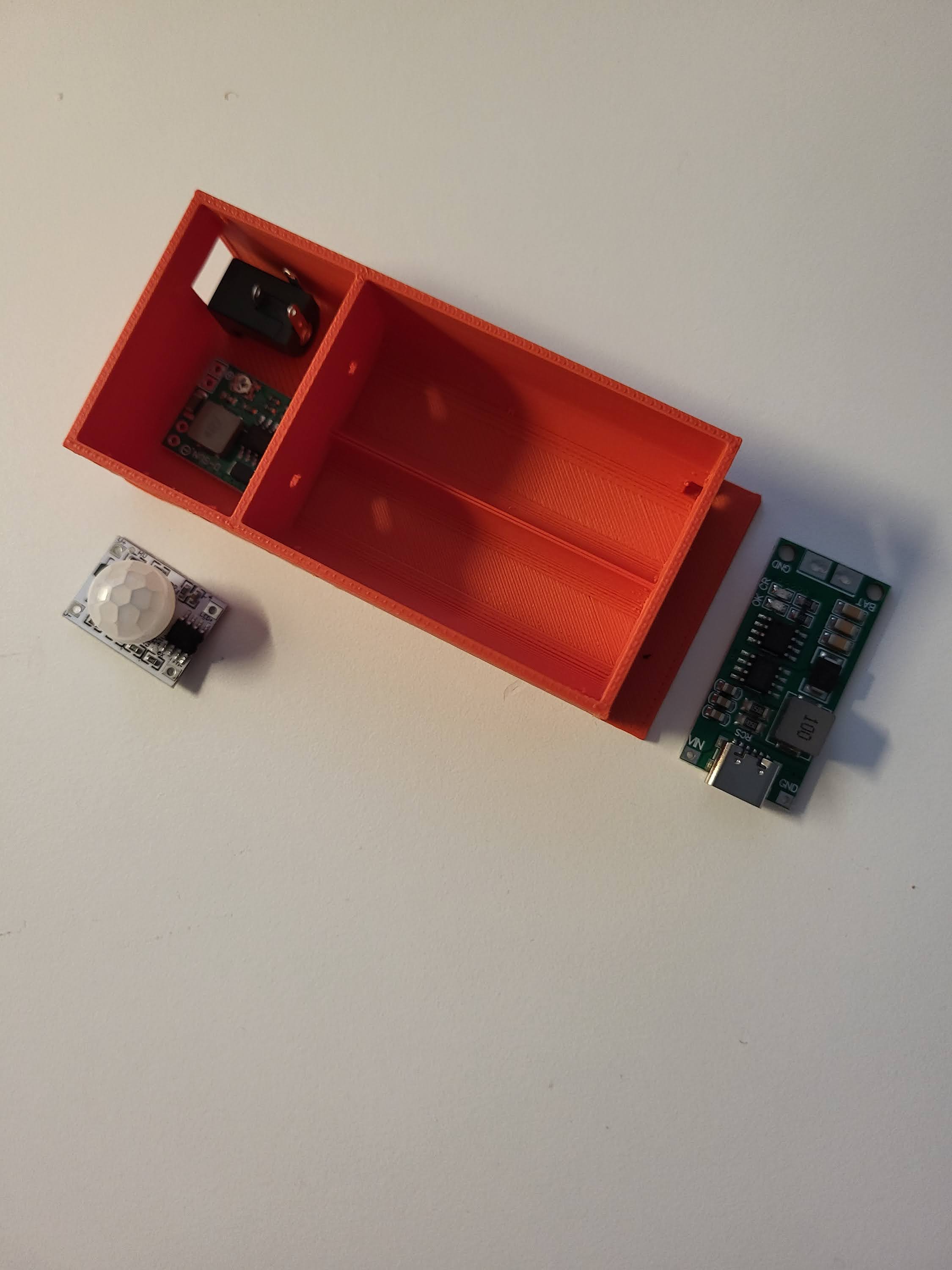 Accensione cob led per armadio con pir by roberto acciaioli | Download ...
