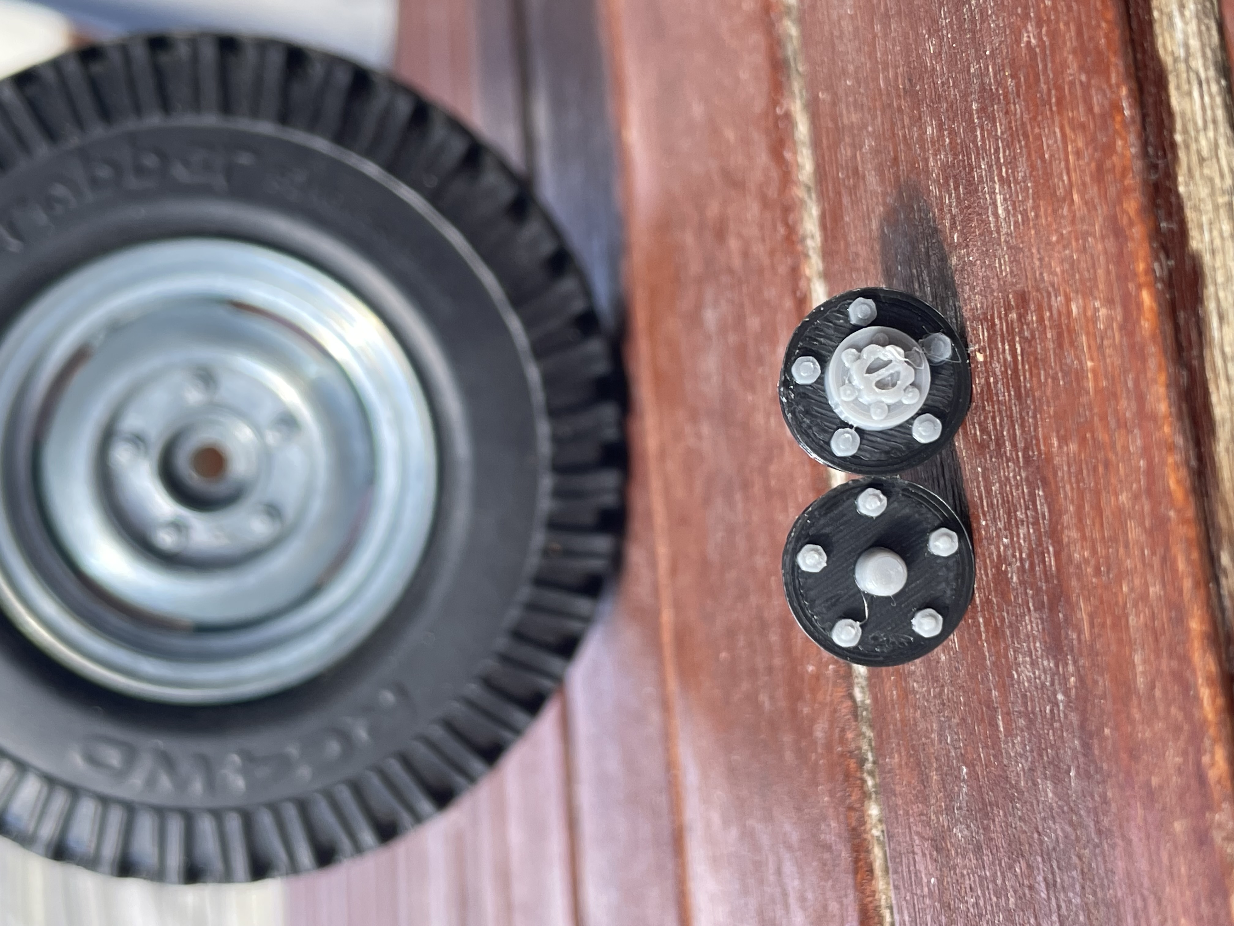 RC Crawler Rim/Wheel Nut Cover Center Caps Hubs 1:10 by FabianR ...