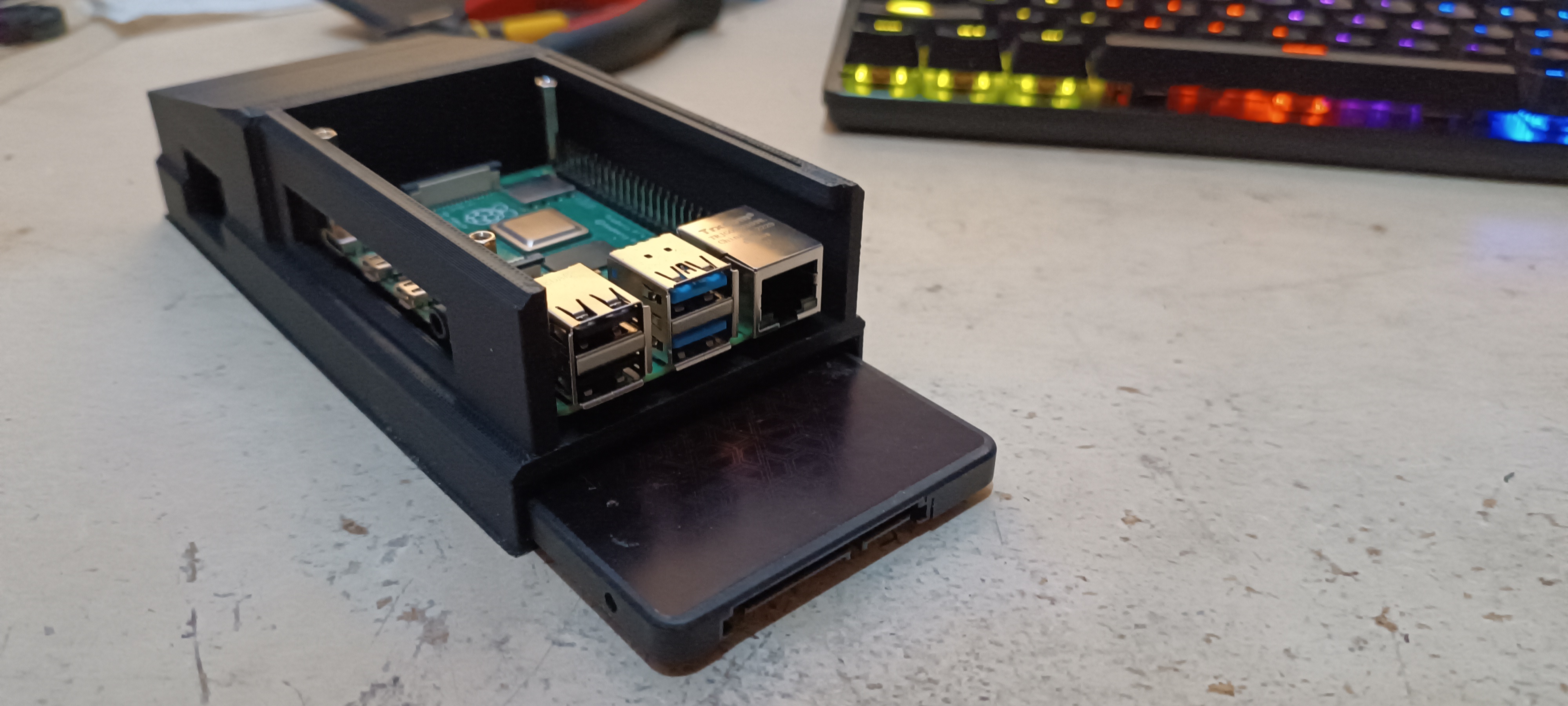 Raspberry Pi 4 android radio/headunit case with slot for hdmi to rca ...