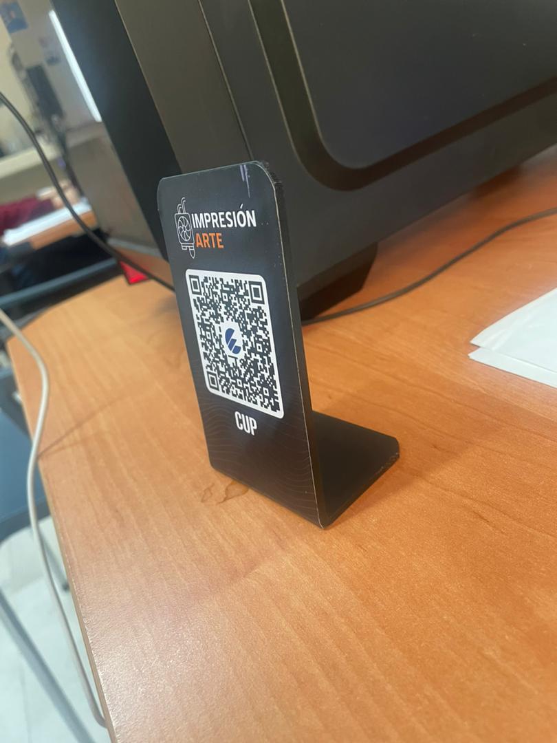 QR HOLDER by Eduardo Vázquez | Download free STL model | Printables.com