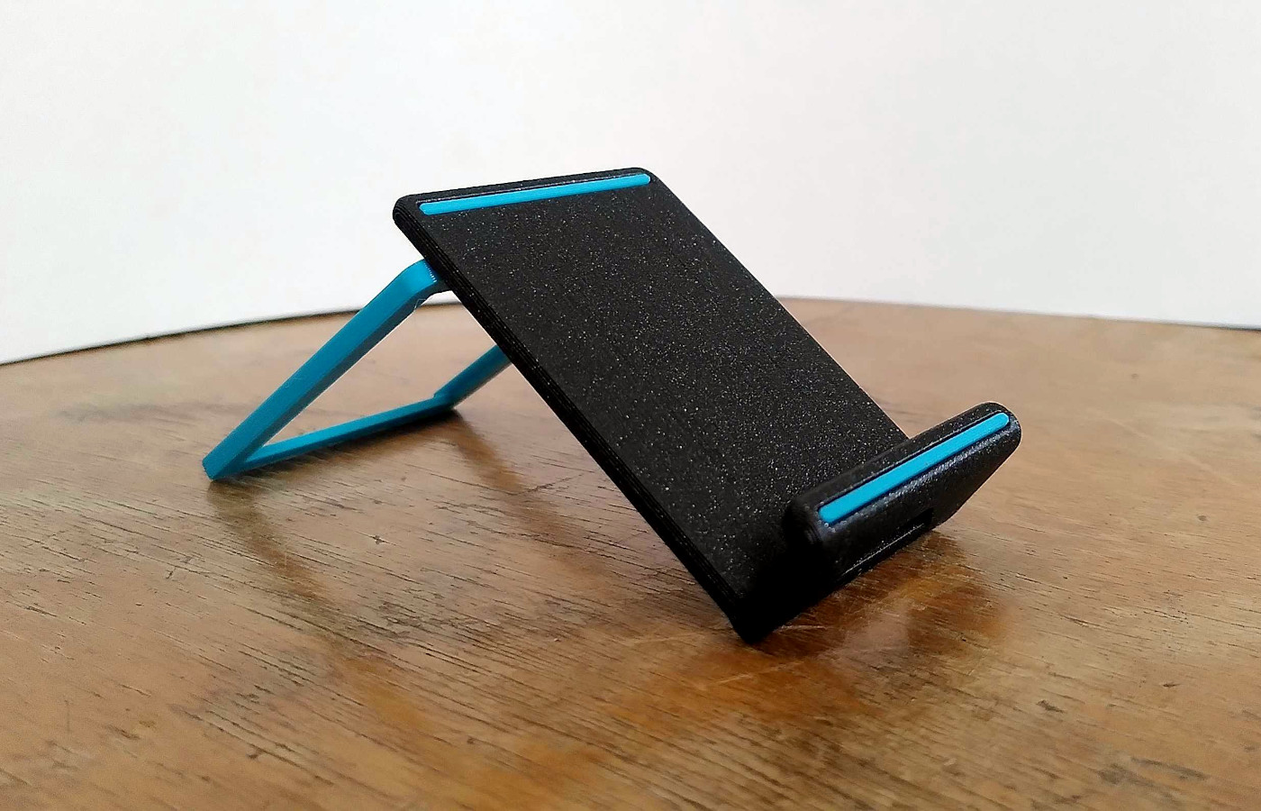 Adjustable rectangle phone stand by Julius | Download free STL model ...