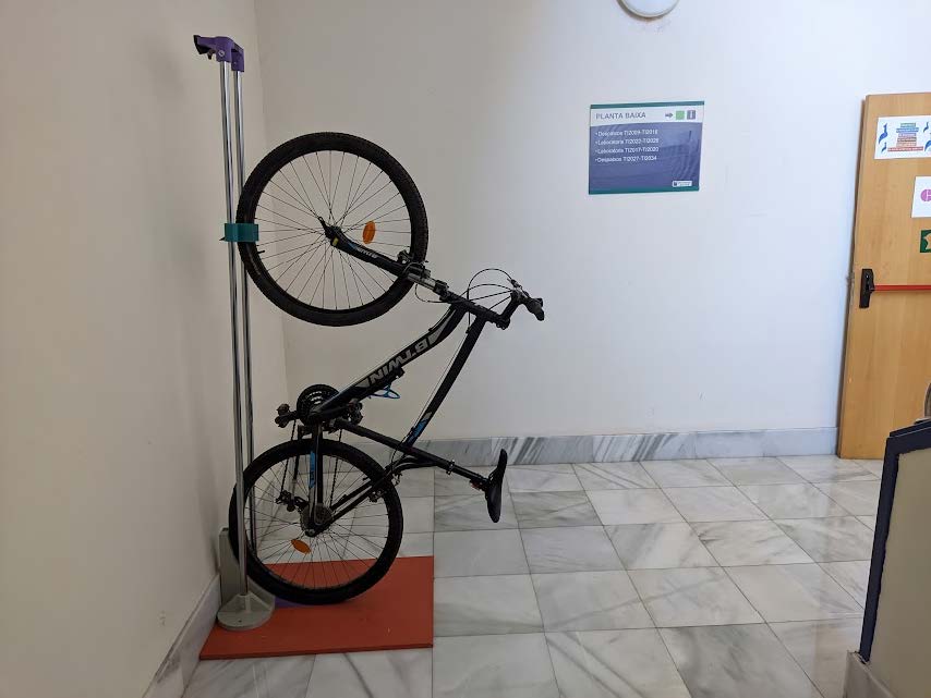 BikeLifter Vertical 3D Rack (Aparcabicis Vertical) by Hackerspace ...