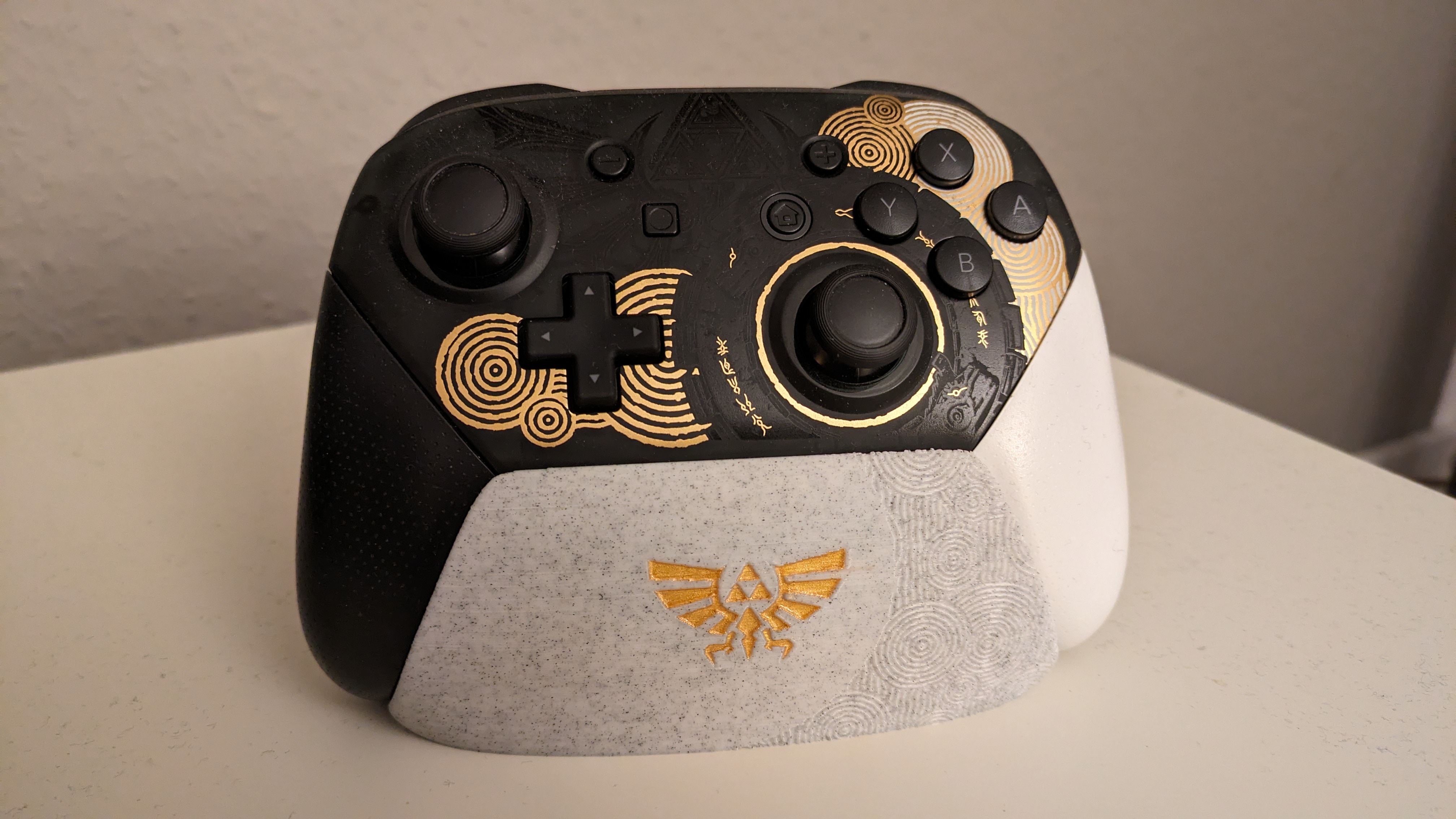 Nintendo Switch Pro Controller Stand - Zelda TotK Remix by Julia Auer ...